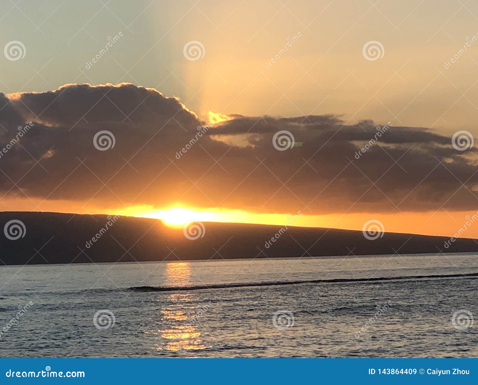 Beautiful sunset in Maui! stock image. Image of feel - 143864409