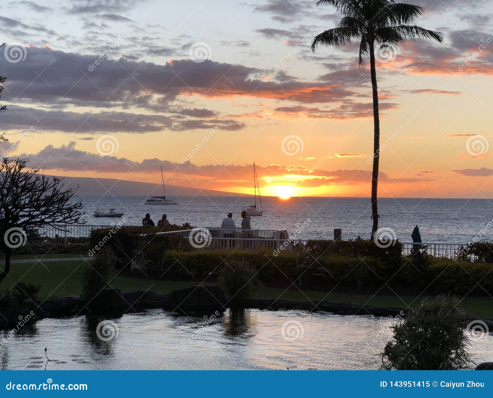 Beautiful sunset in Maui! editorial image. Image of good - 143951415