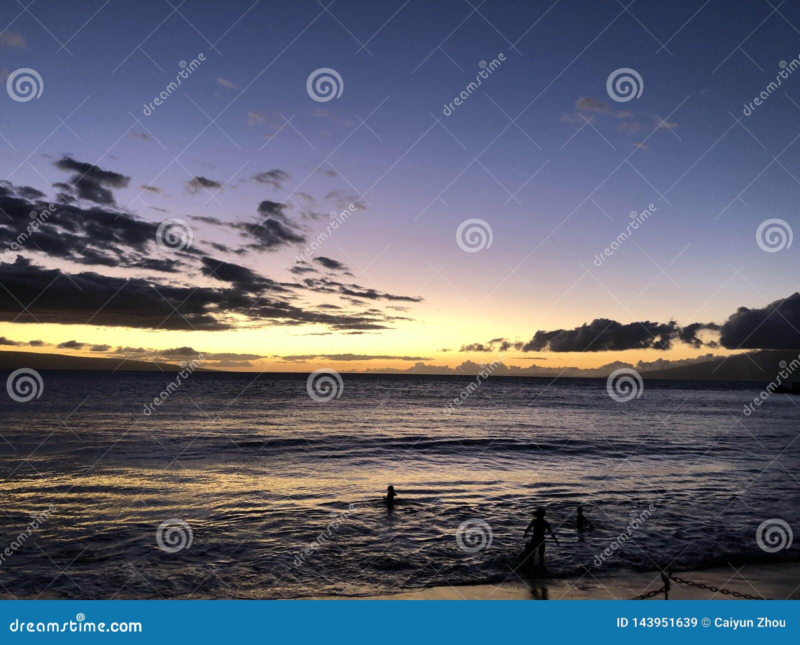 Beautiful sunset in Maui! editorial stock image. Image of beautiful ...
