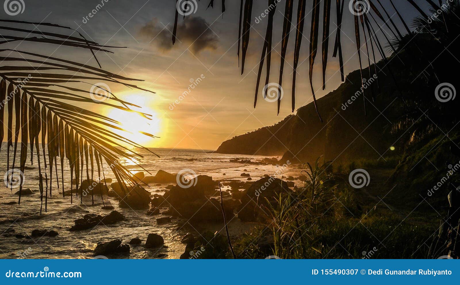 Beautiful Sunset in Menganti Beach, Kebumen,Central Java, Indonesia ...