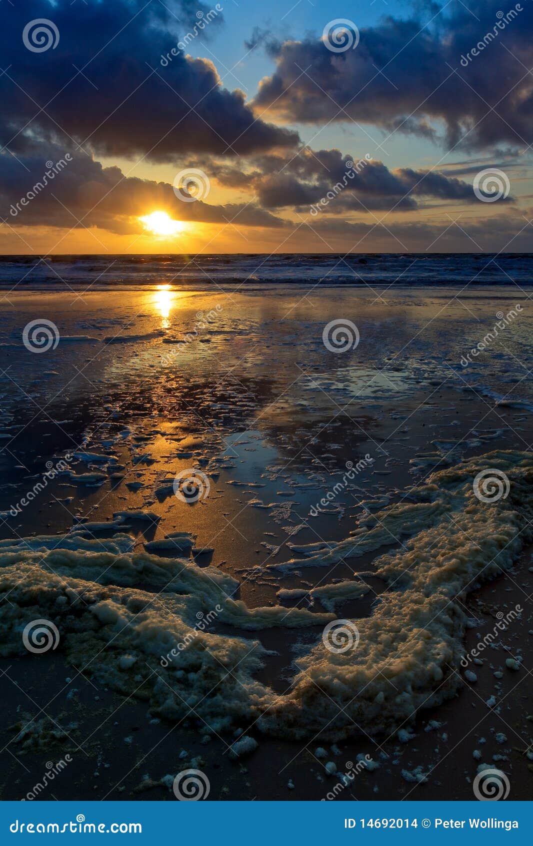 Beautiful Sunset in the Ocean Stock Photo - Image of shore, shapes ...