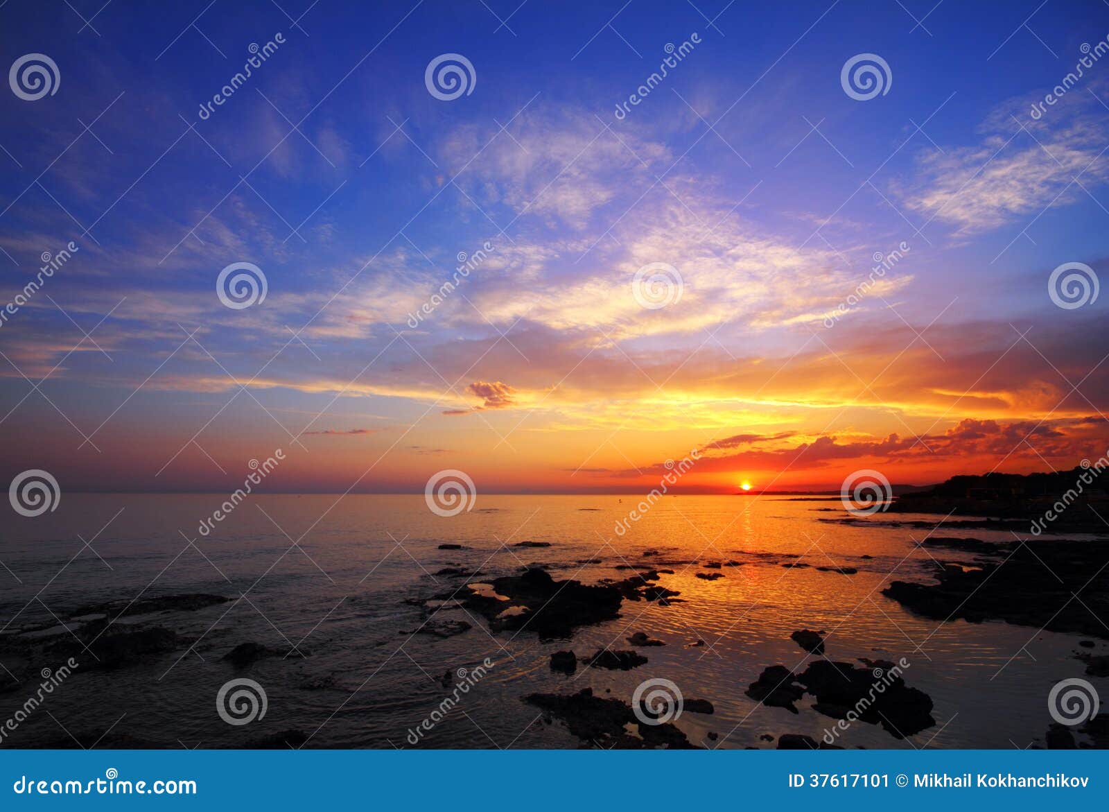 Beautiful sunset over sea stock image. Image of horizon - 37617101