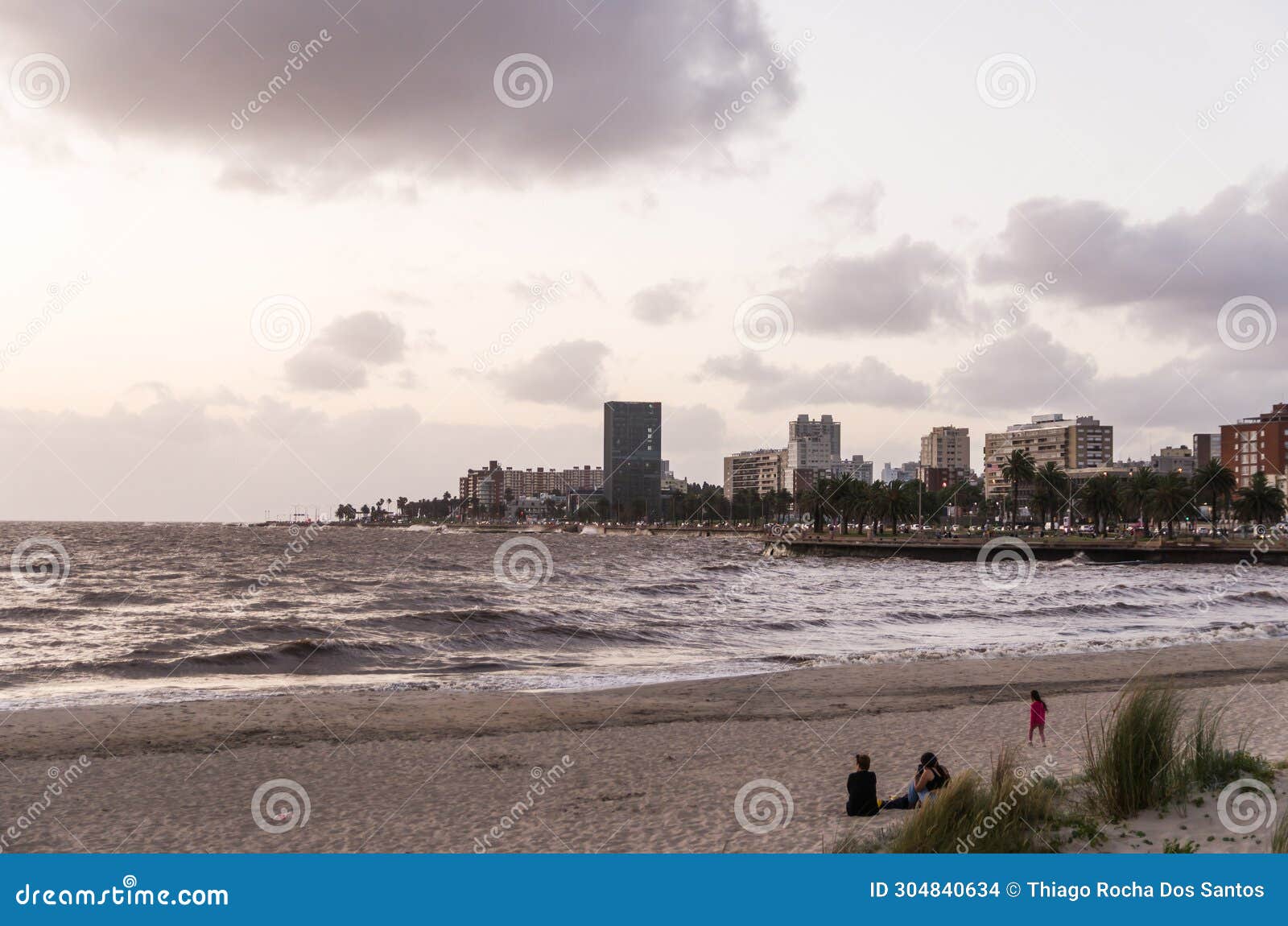 Beautiful Sunset at Ramirez Beach in Montevideo, Uruguay Editorial ...