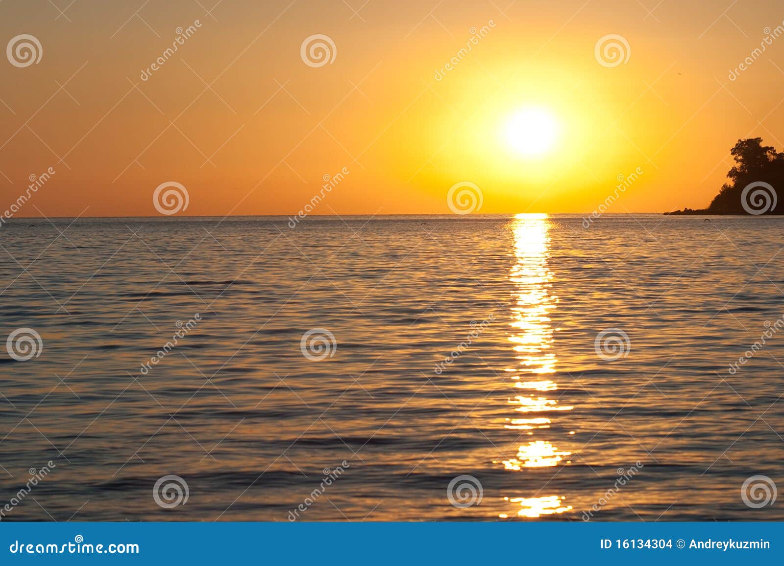 Beautiful Sunset on Sea Shore Stock Photo - Image of shoreline, horizon ...