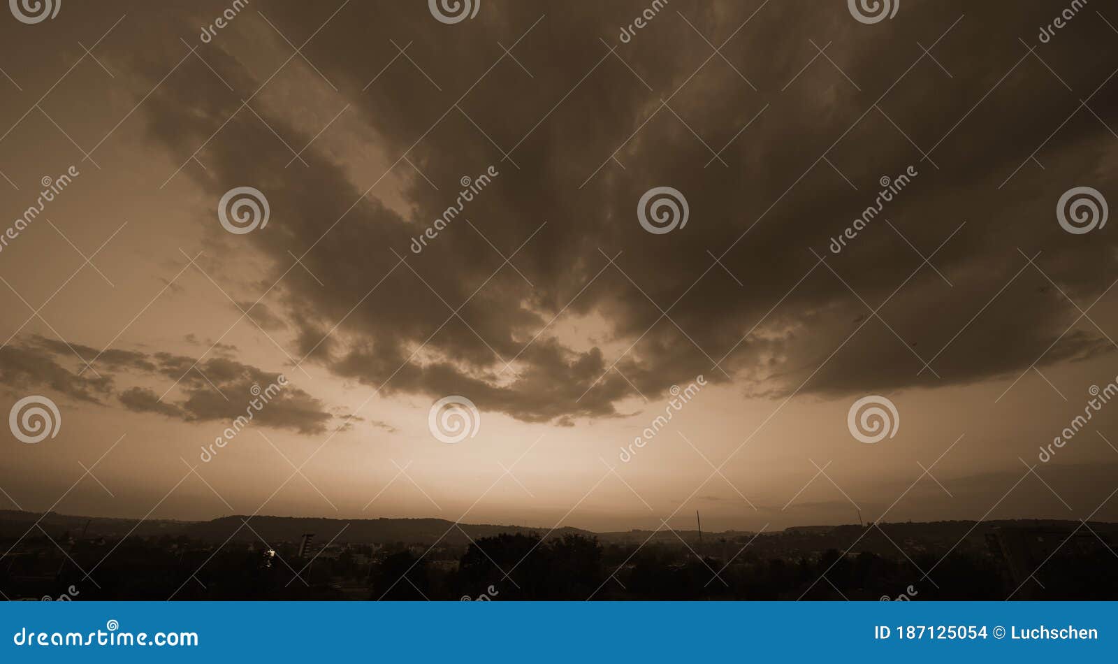 Beautiful Sunset Sky Above Clouds with Dramatic Light Stock Photo ...
