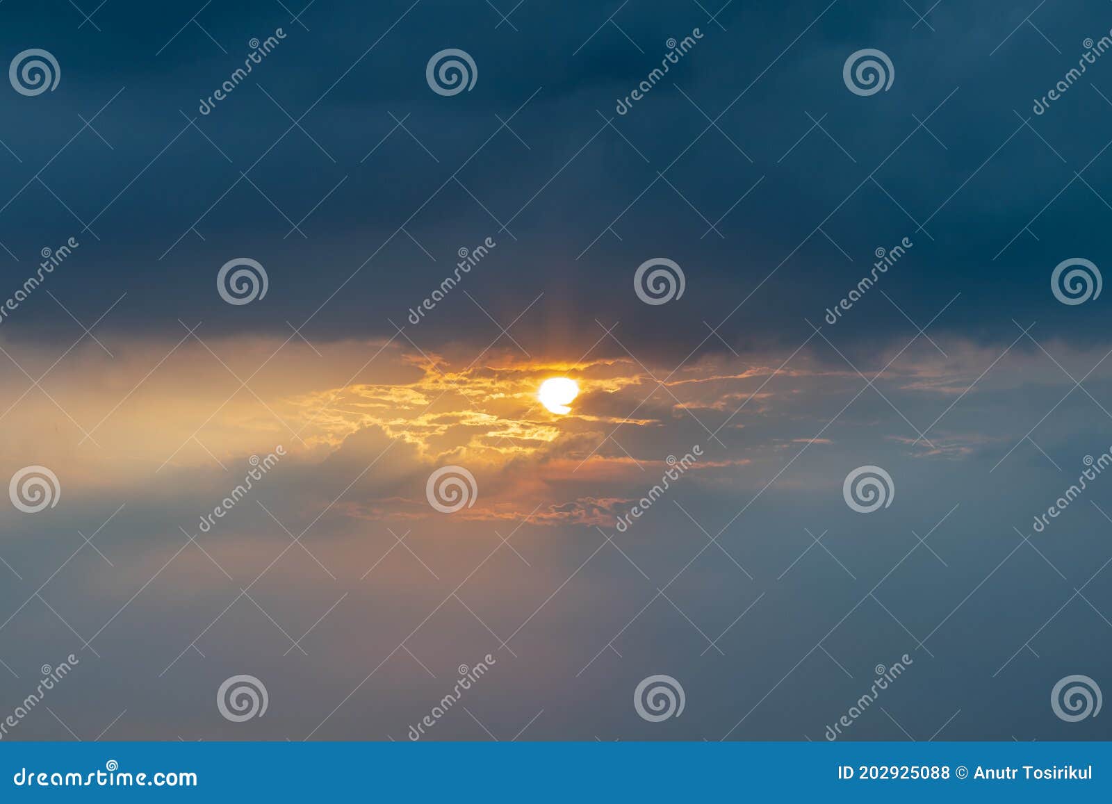 Beautiful Sunset Sky Above Clouds with Dramatic Light Stock Photo ...