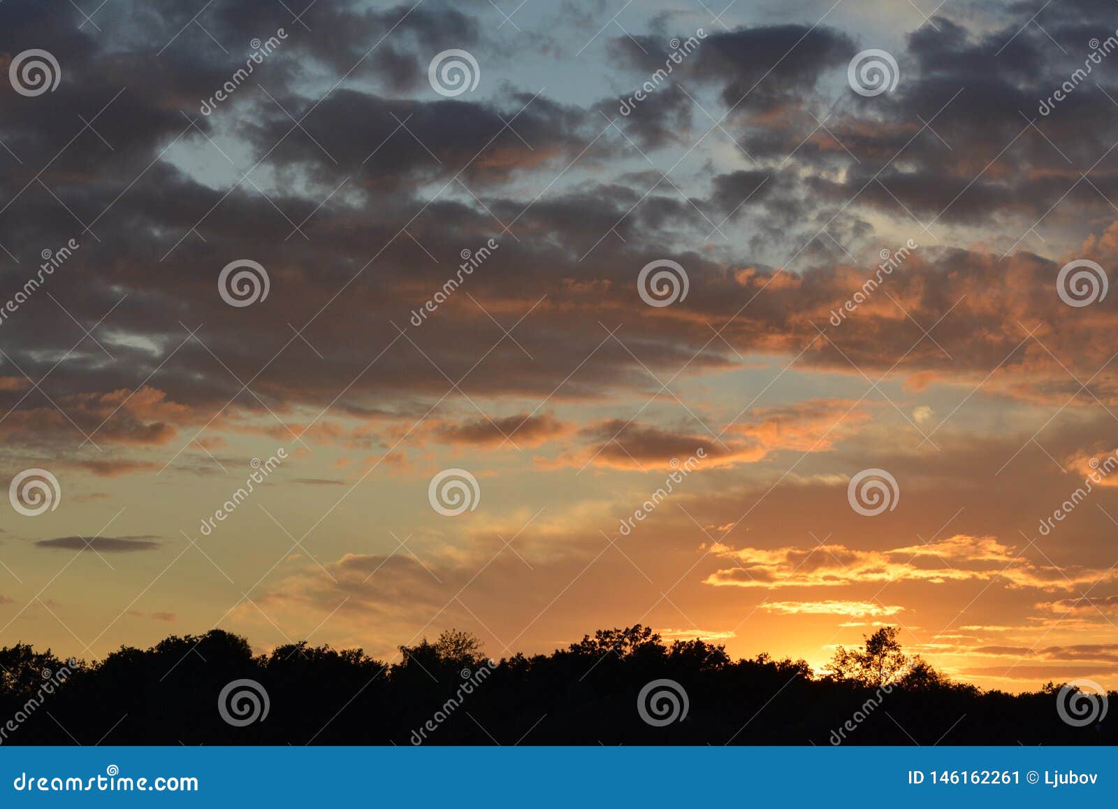 Beautiful Sunset Sky with Dramatic Light. Cloudscape in Summer Evening ...