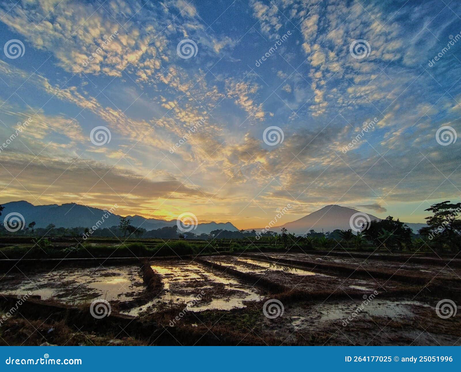 So Beautiful Today See the Mountain in the Morning Stock Image - Image ...