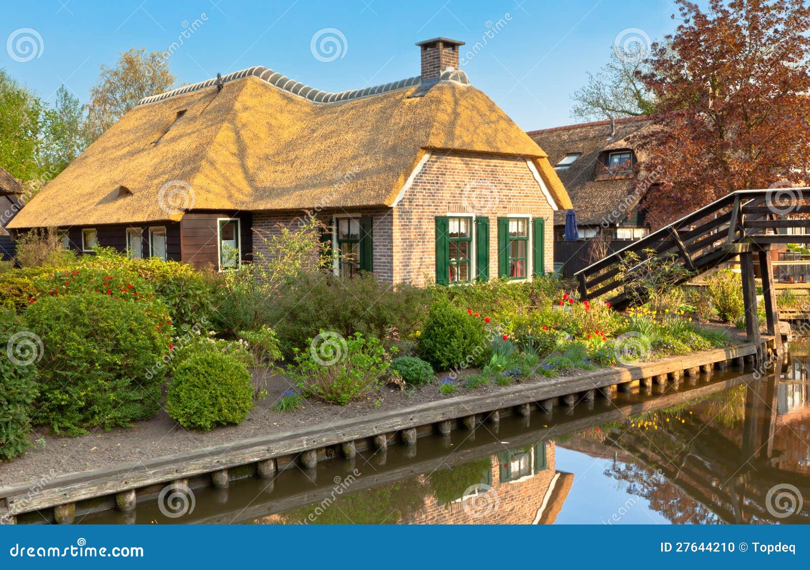 Beautiful Traditional Dutch House Stock Photo - Image of polder, flower ...