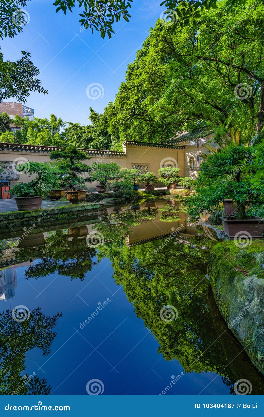 A Beautiful Traditional Style Chinese Garden Stock Image - Image of ...