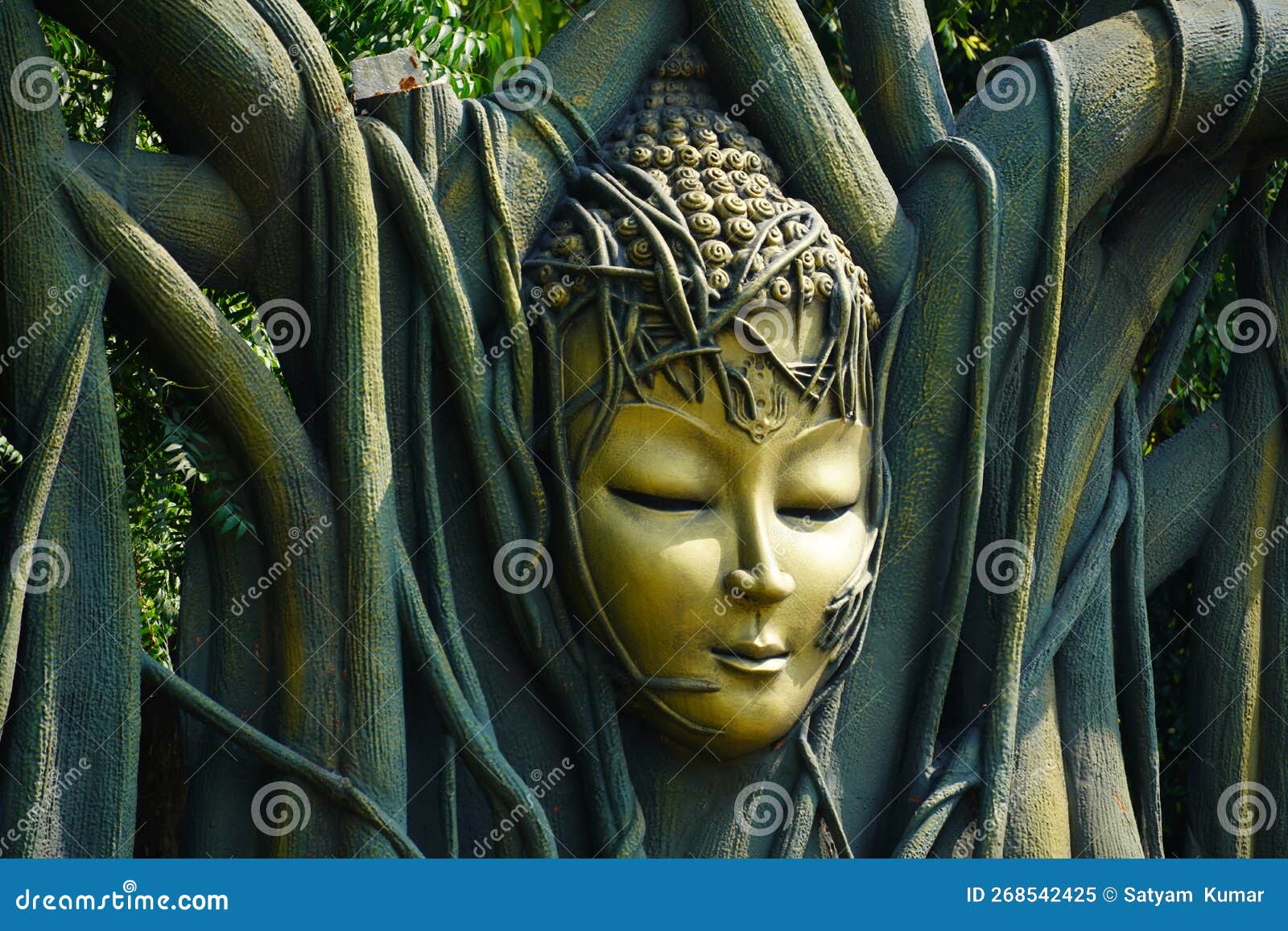 Beautiful Tree Structured Buddha Idol at Noida Entry Gate Editorial ...