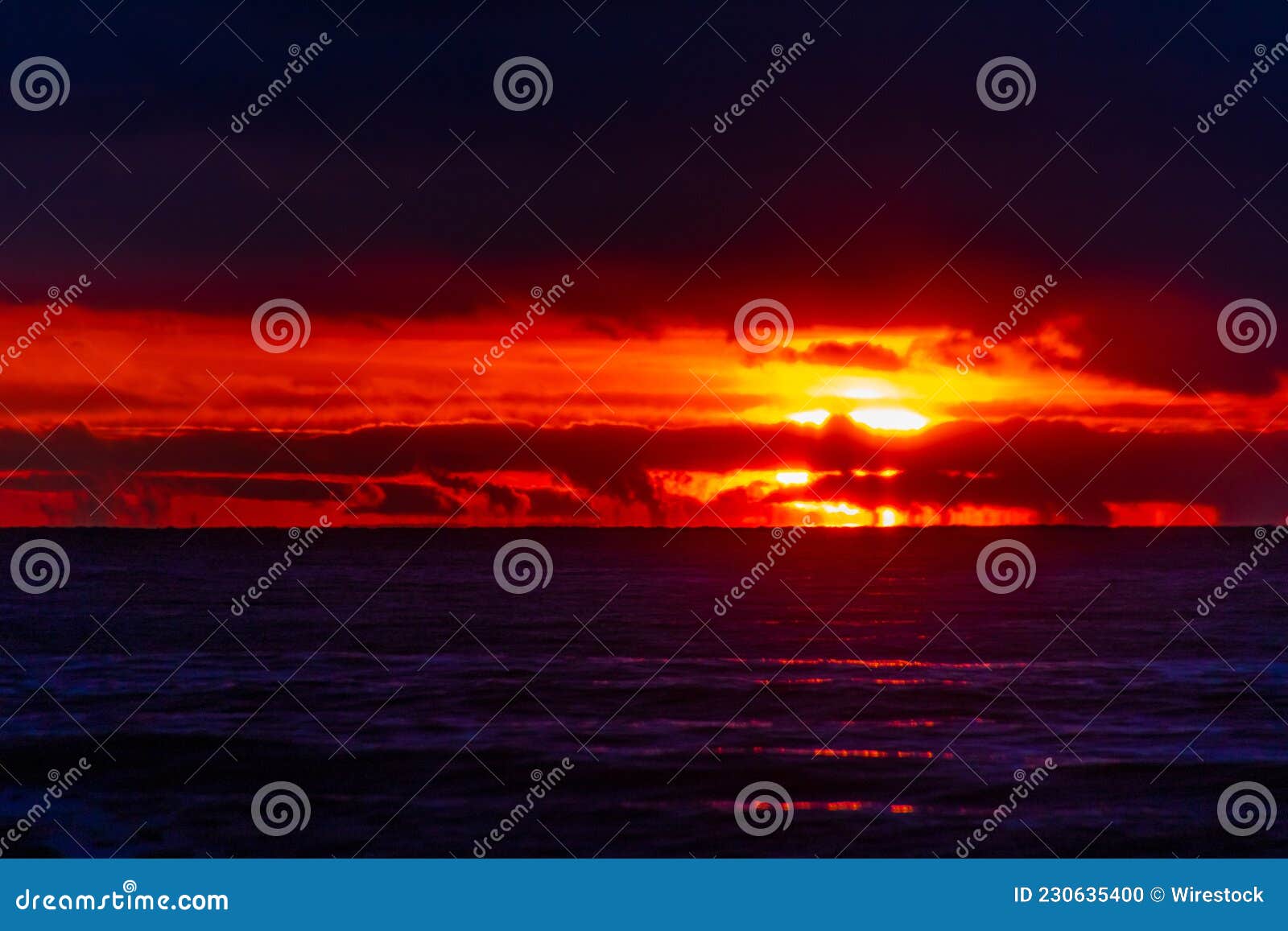 Beautiful View of the Calm Sea Gleaming Under the Sunrays during Sunset ...