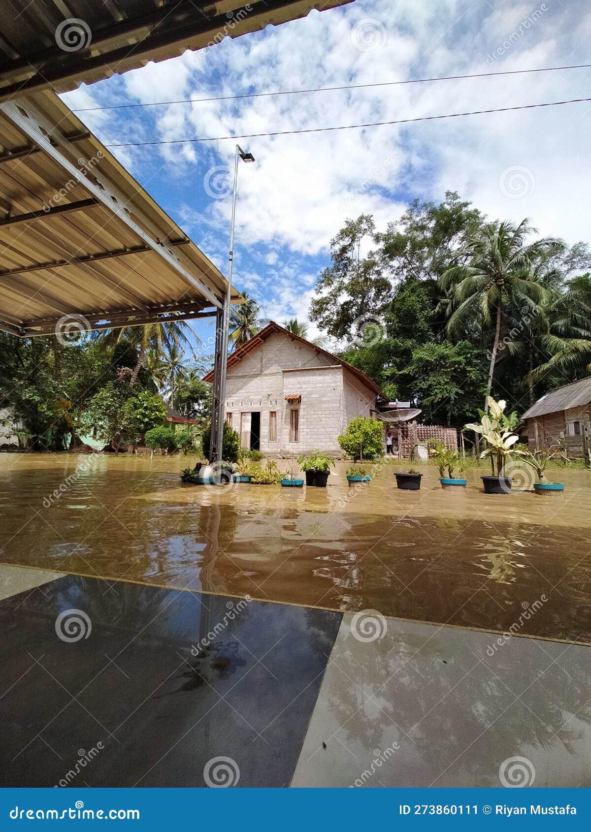 A Beautiful View of the Flood Stock Image - Image of view, banjir ...