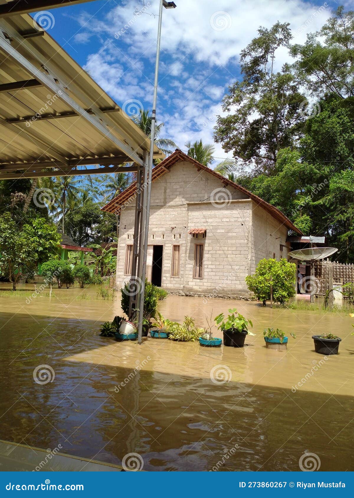 A Beautiful View of the Flood Stock Image - Image of flood, beautiful ...