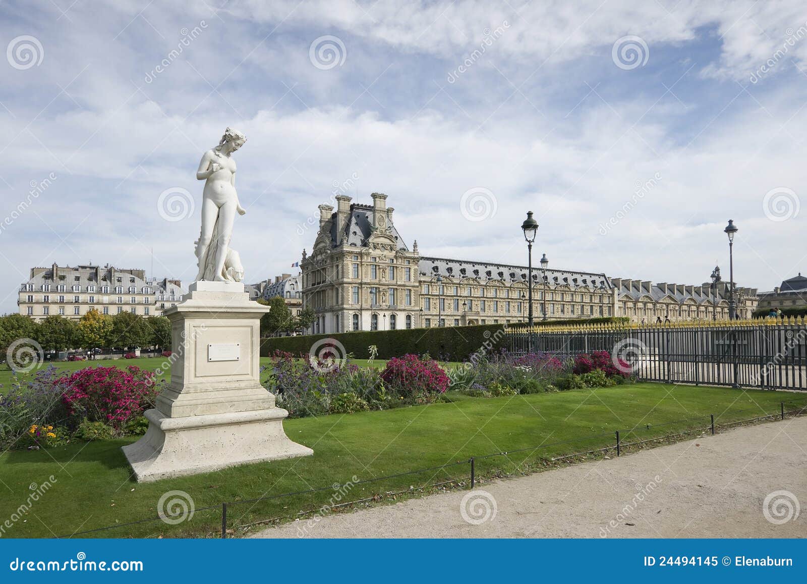 Beautiful View of Louvre and a Statue, Paris Stock Image - Image of ...