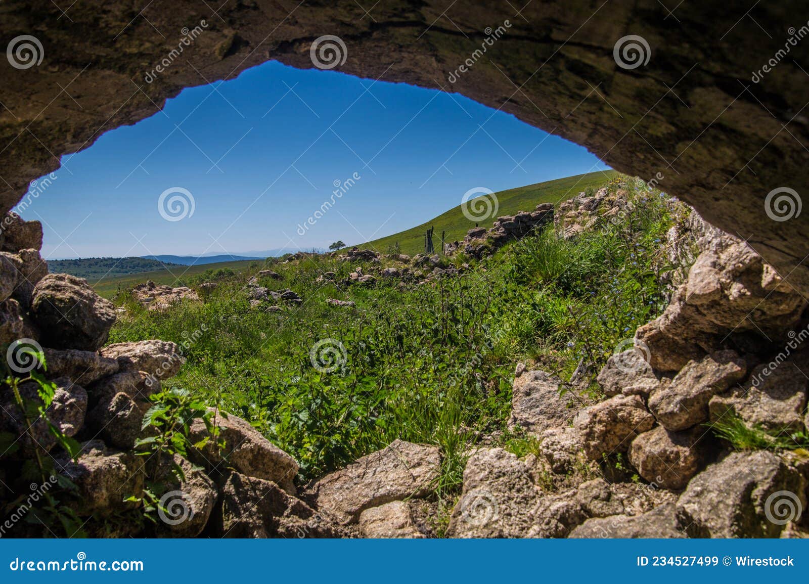 Rocky Grassy Walls And Malad River Devil`s Washbowl Malad Gorge ...