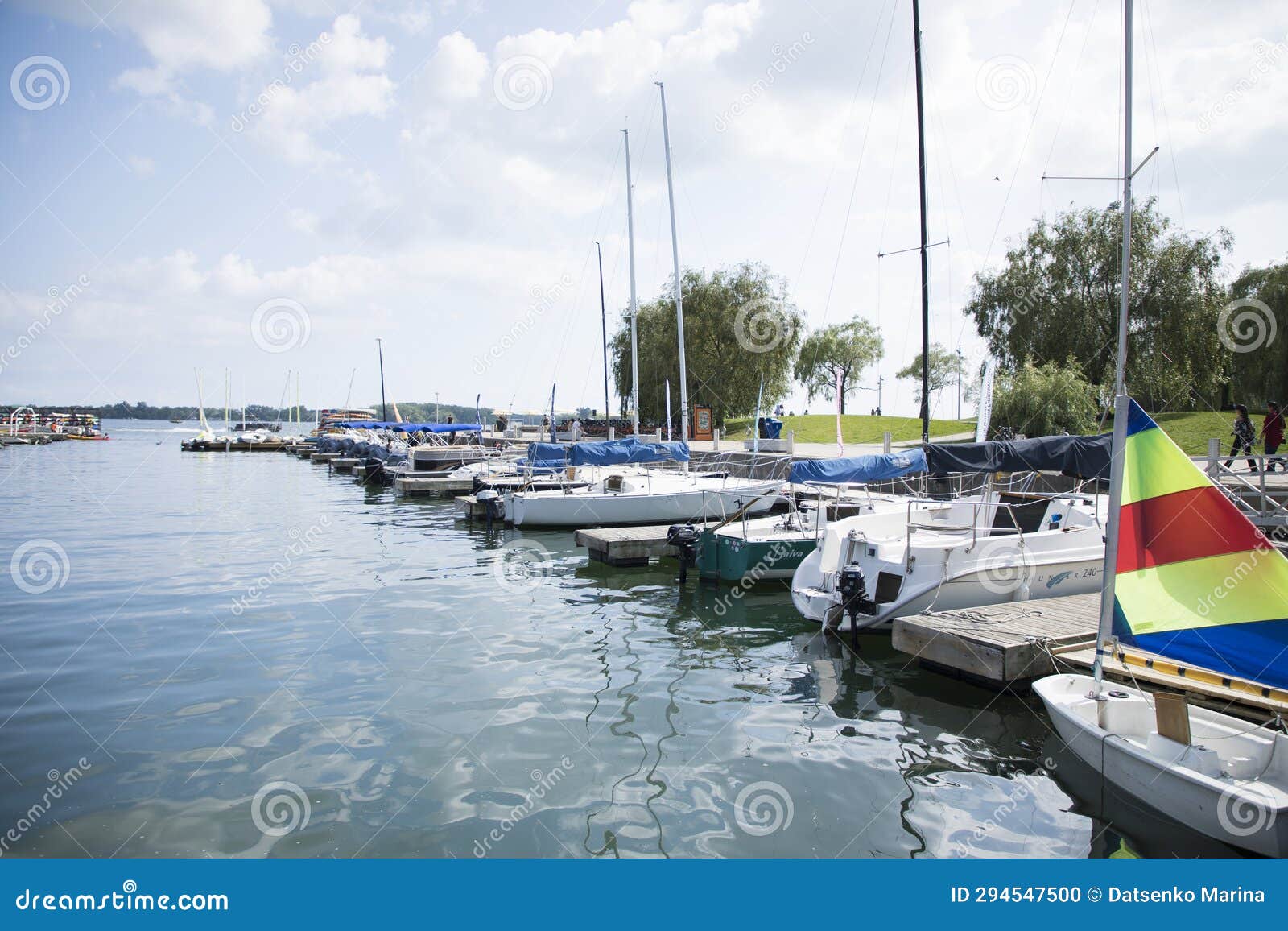 Beautiful View of Toronto Central Waterfront in Downtown Toronto Stock ...