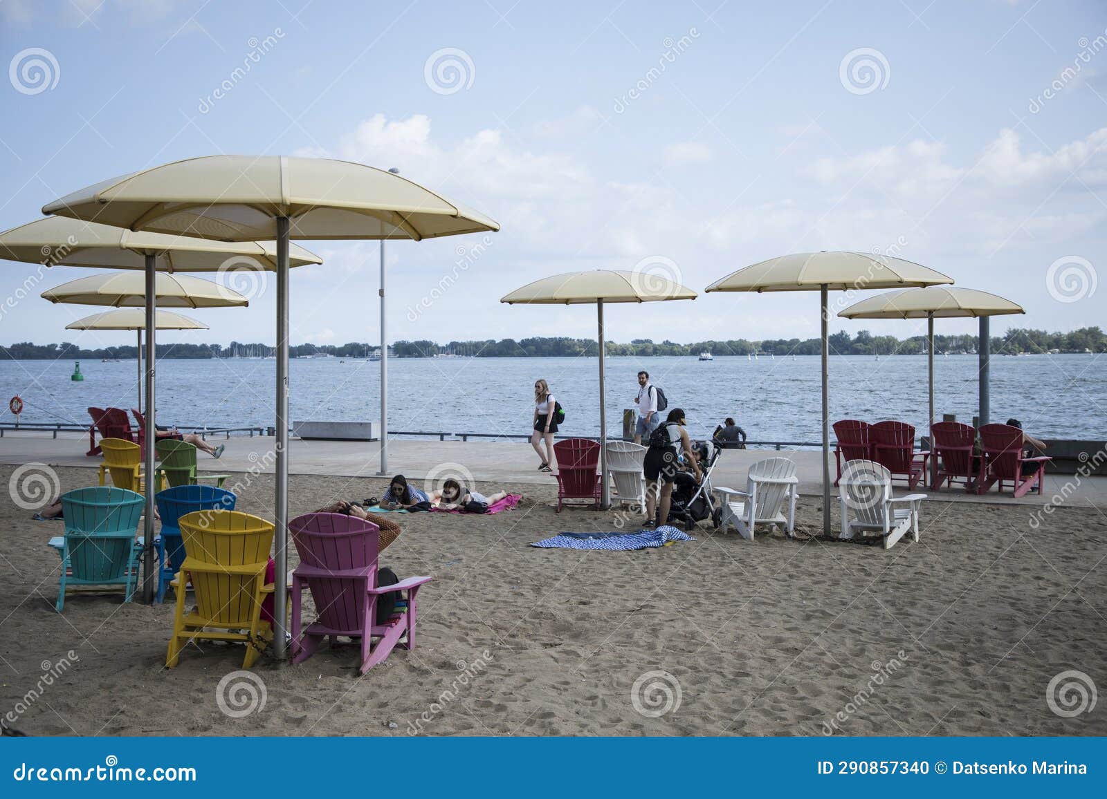 Beautiful View of Toronto Waterfront Beach in Downtown Toronto ...