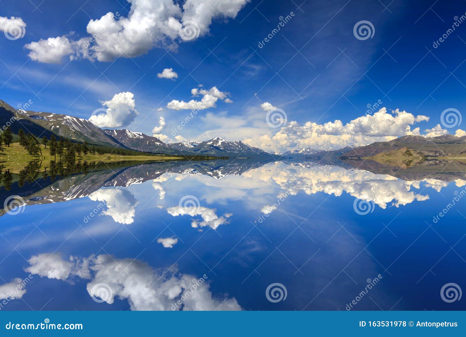 Beautiful Views of the Lake and Reflection of the Sky. Stock Photo ...