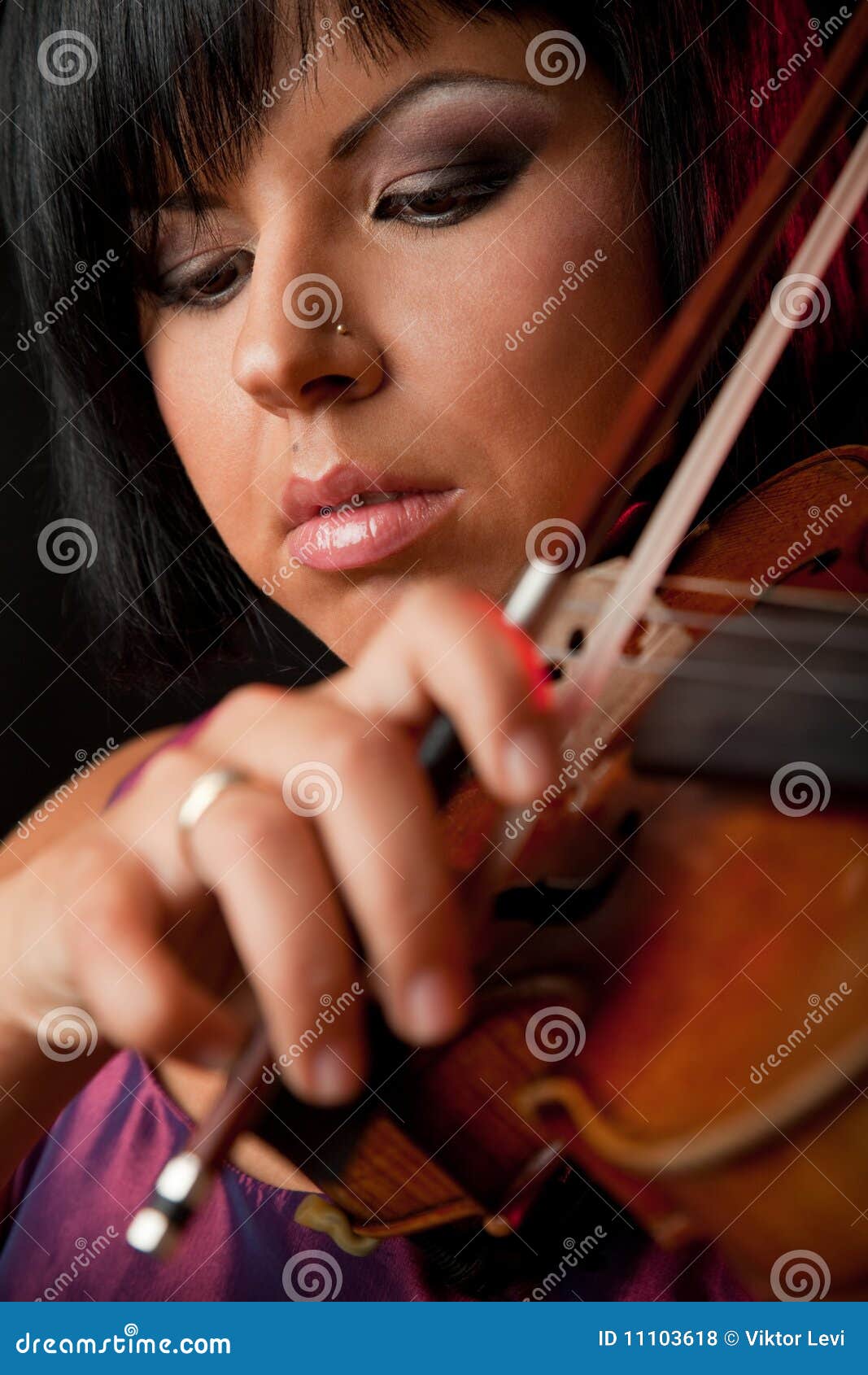 Beautiful violinist stock photo. Image of musical, expression - 11103618