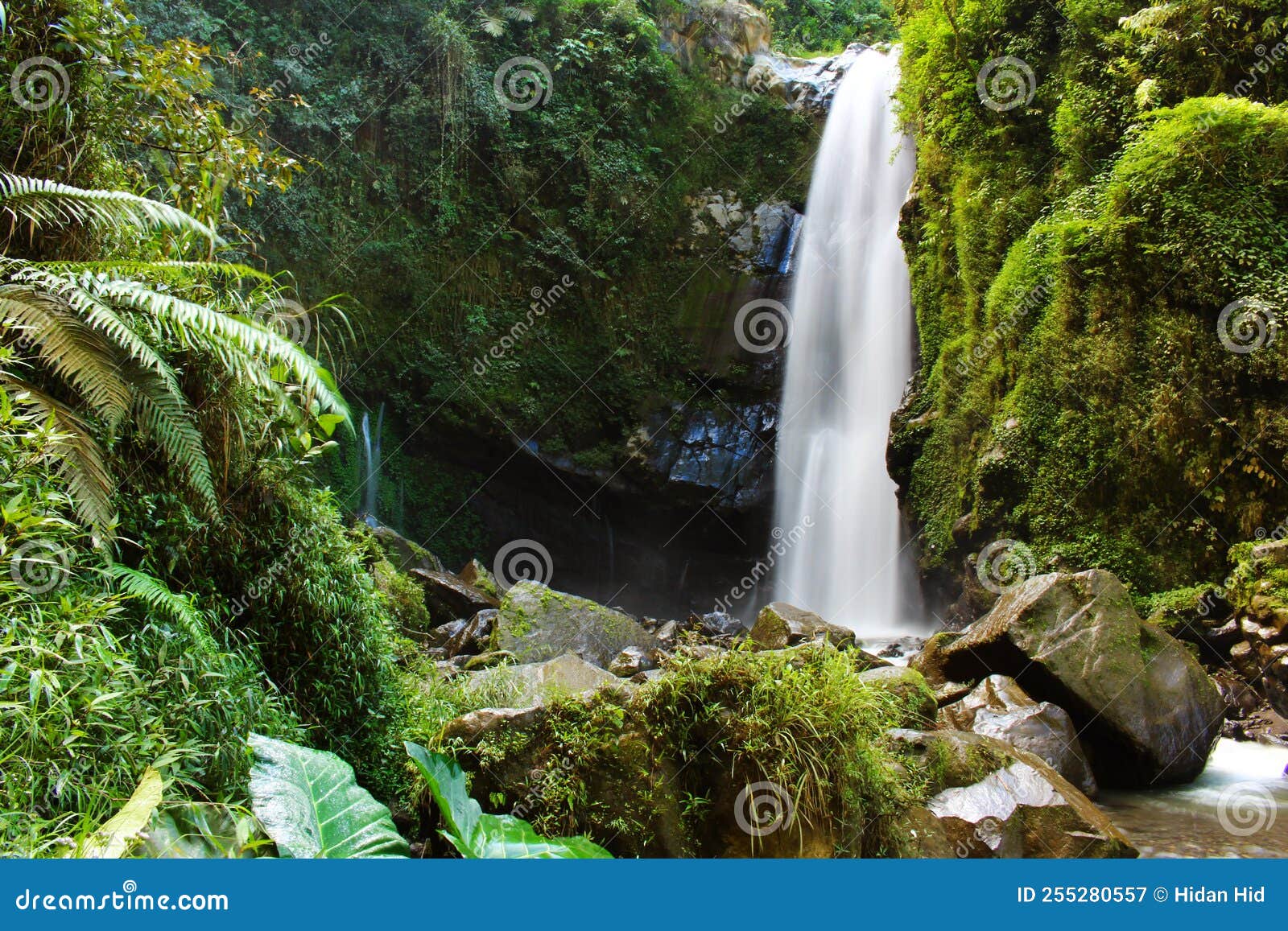 A Quiet and Beautiful Waterfall Stock Image - Image of stream, park ...