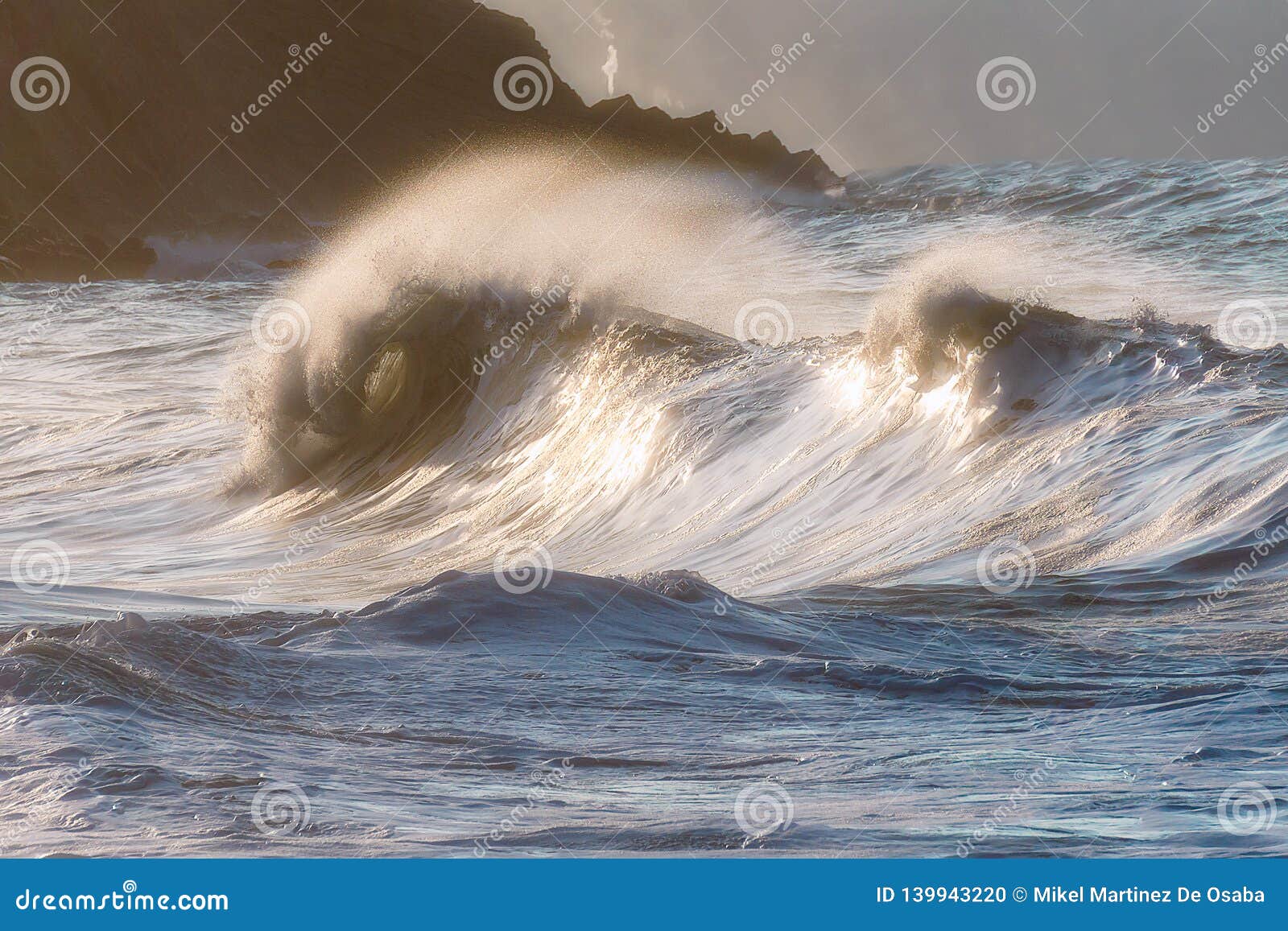 Beautiful waves breaking stock photo. Image of shore - 139943220