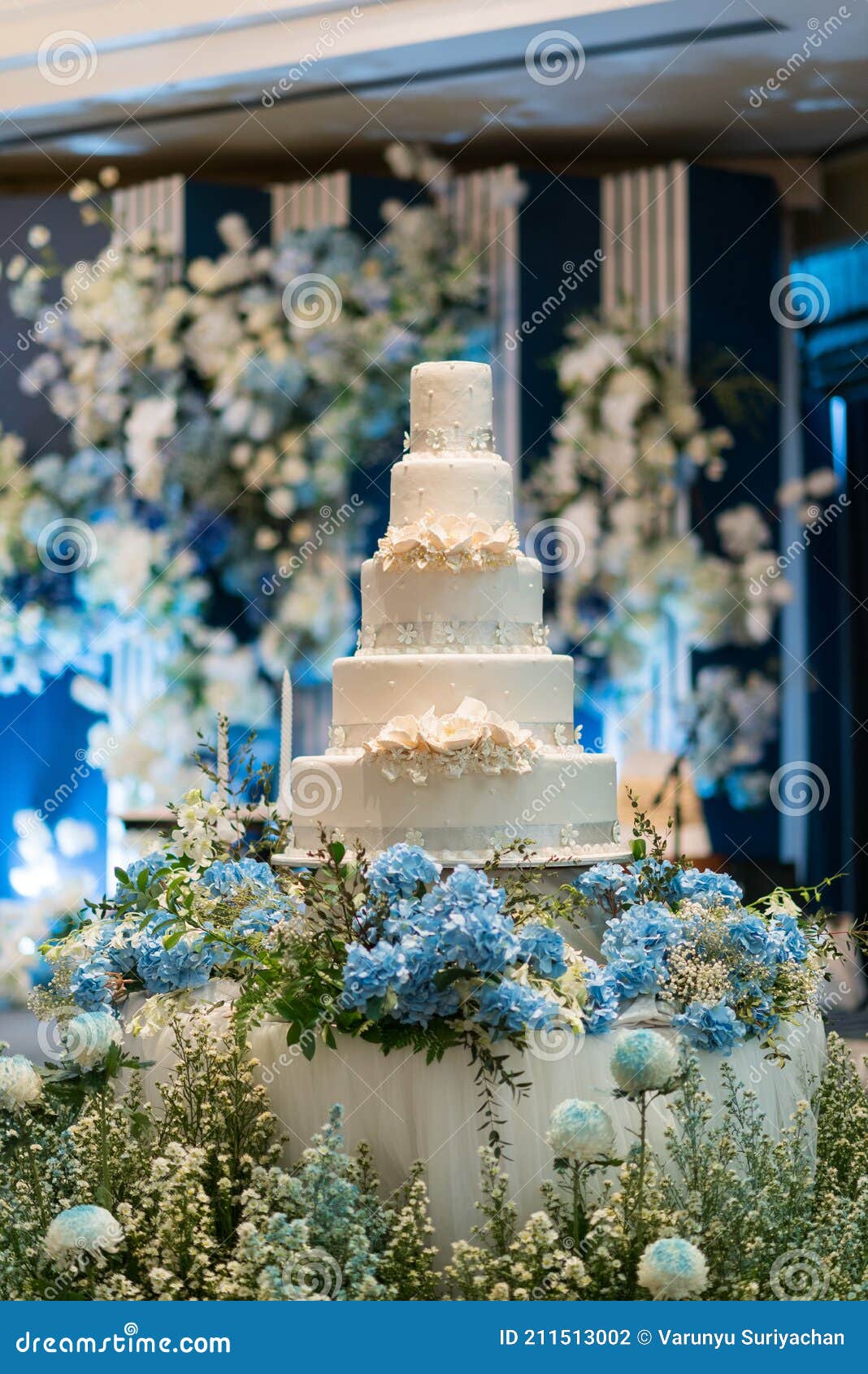 Beautiful Wedding Cake with Blur Background Stock Photo - Image of ...