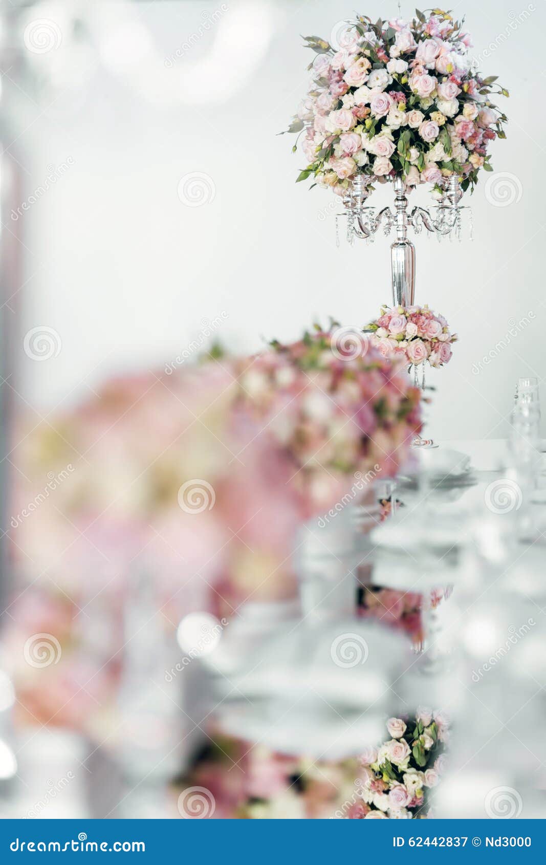 Beautiful Wedding Tables and Roses Stock Image - Image of beauty, color ...