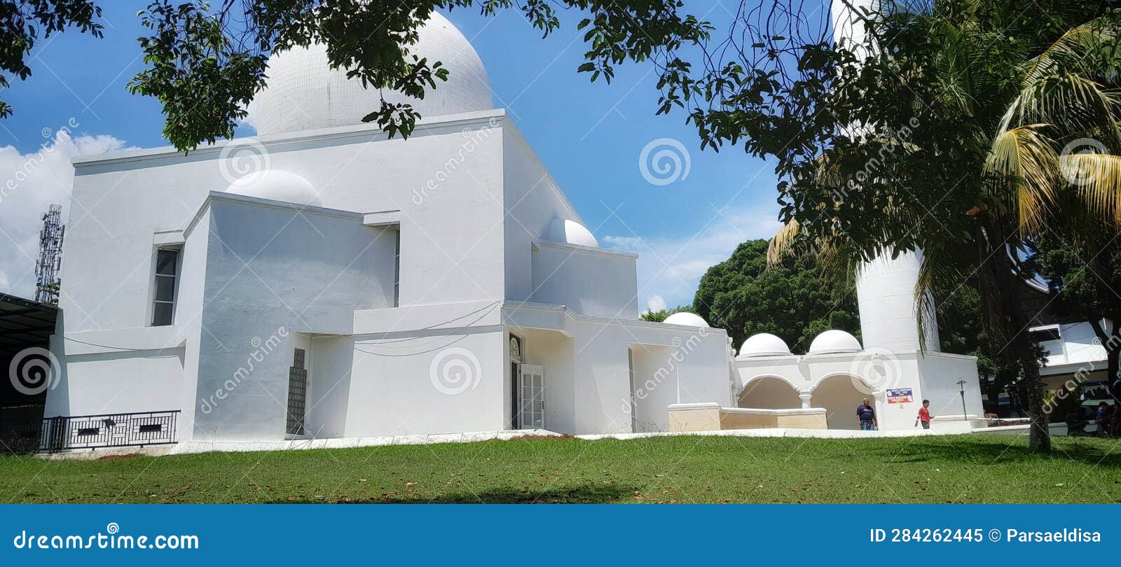 The Beautiful White Mosque Around the Forest Stock Image - Image of ...