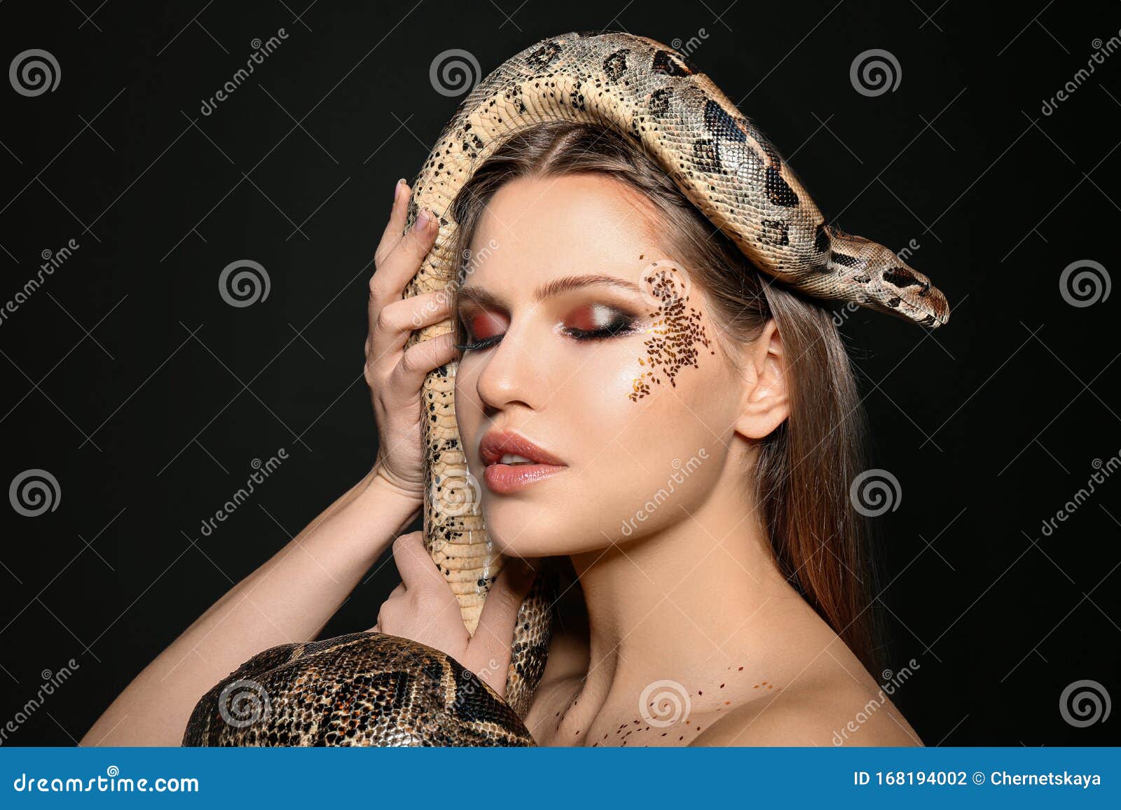 Beautiful Woman with Boa Constrictor on Black Background 库存照片 - 图片 包括有 ...