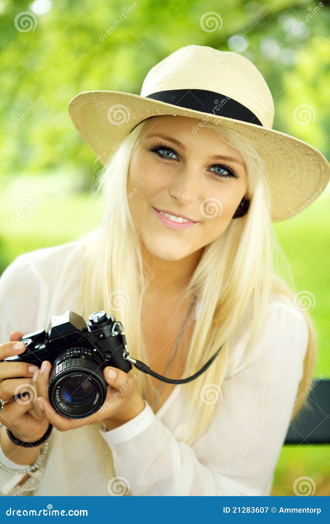 Beautiful Woman with Camera Stock Image - Image of outside, happy: 21283607