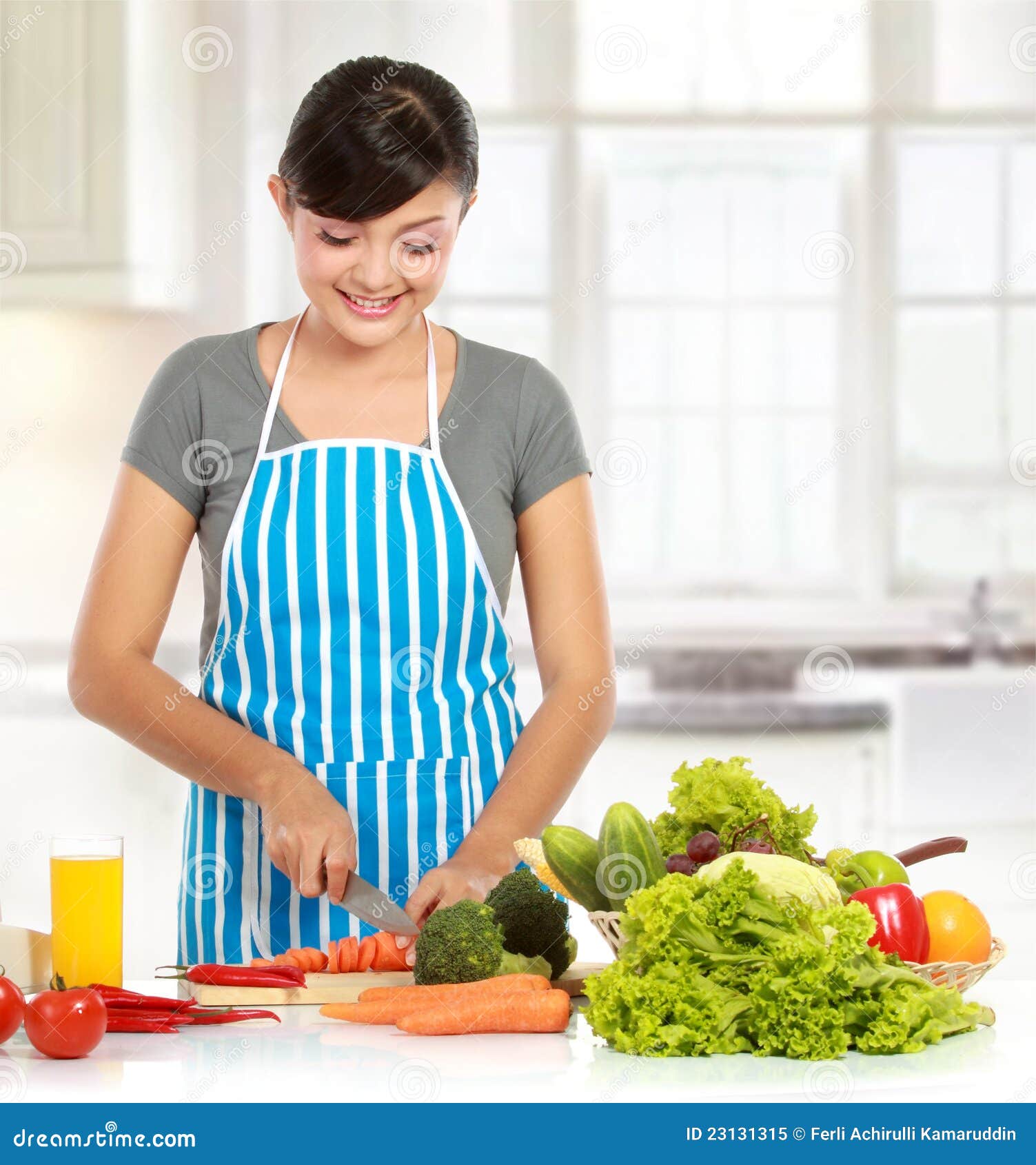 Beautiful Woman Cutting Vegetables Stock Image - Image of health ...