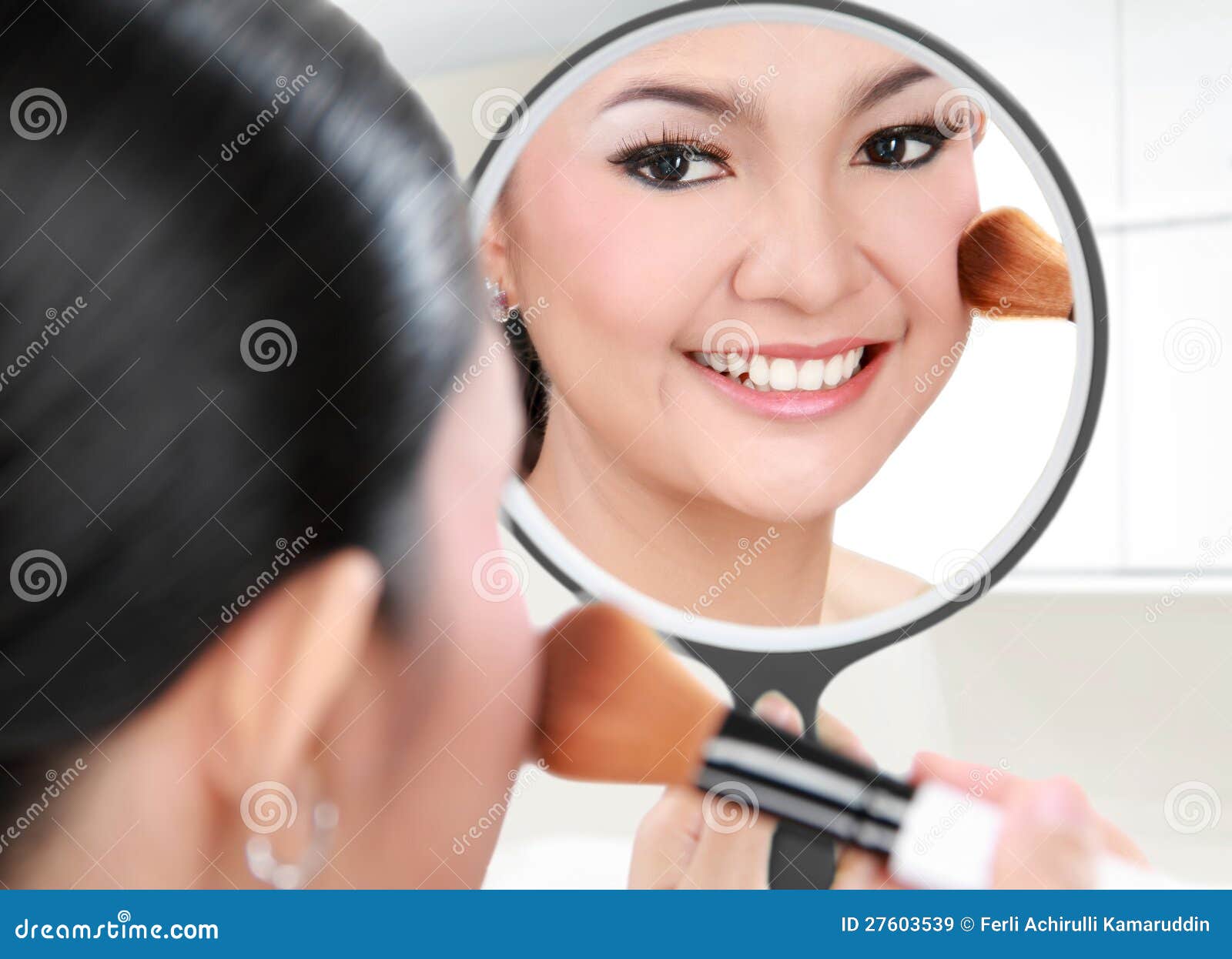 Beautiful Woman Doing Make Up Stock Image - Image of beige, lashes ...