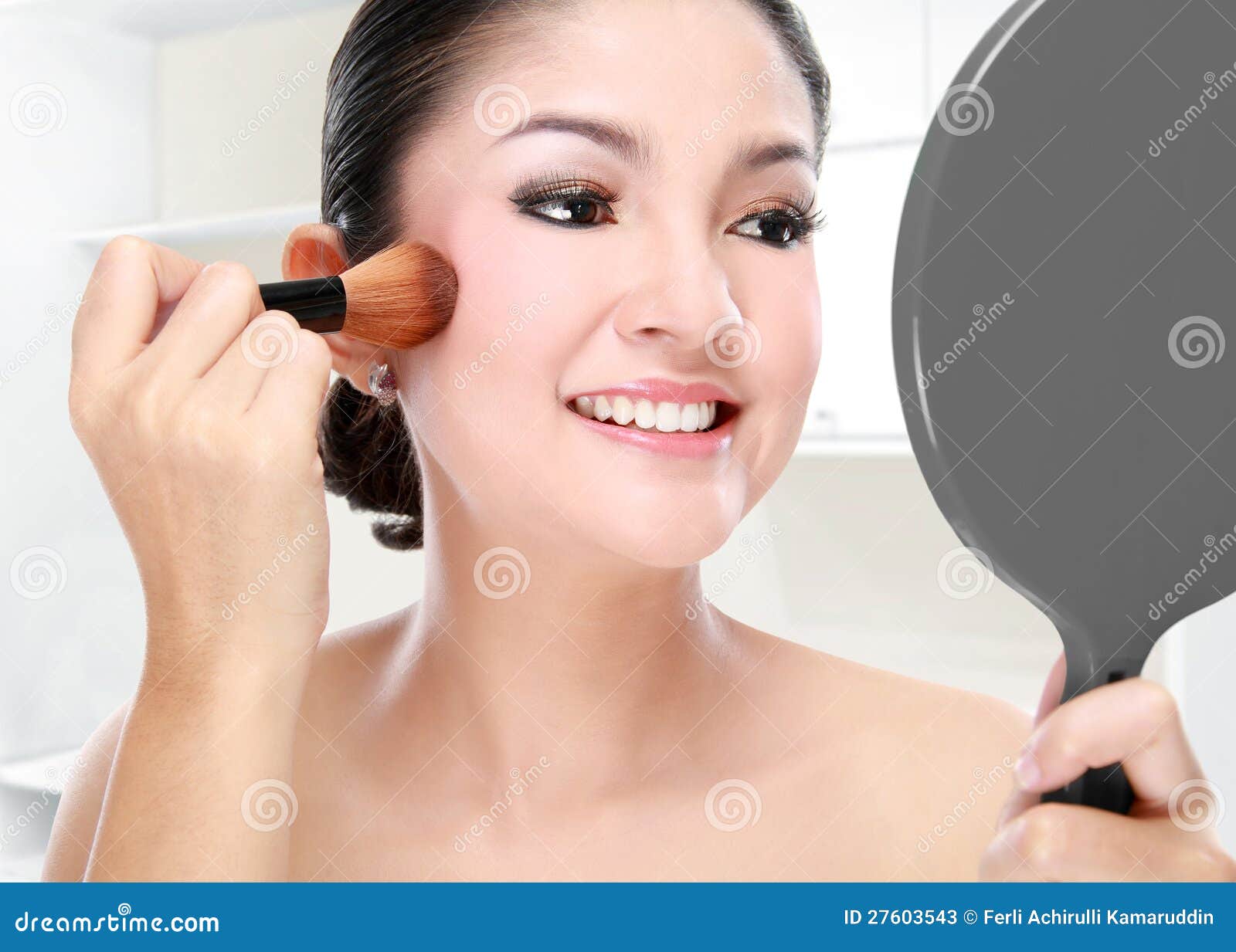 Beautiful Woman Doing Make Up Stock Image - Image of eyebrows, lips ...
