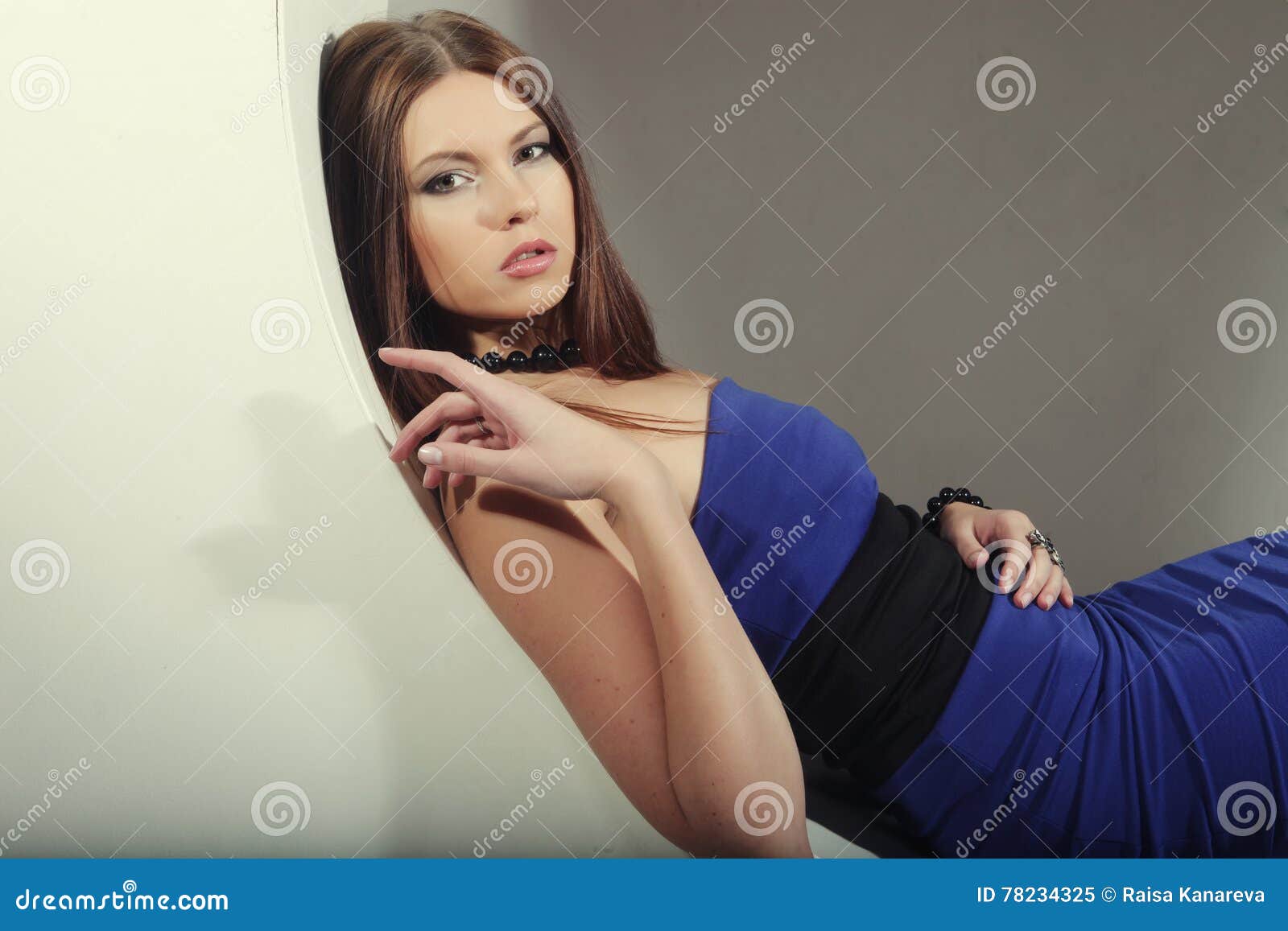 Beautiful Woman Posing in Circle Stock Image - Image of beauty, cool ...