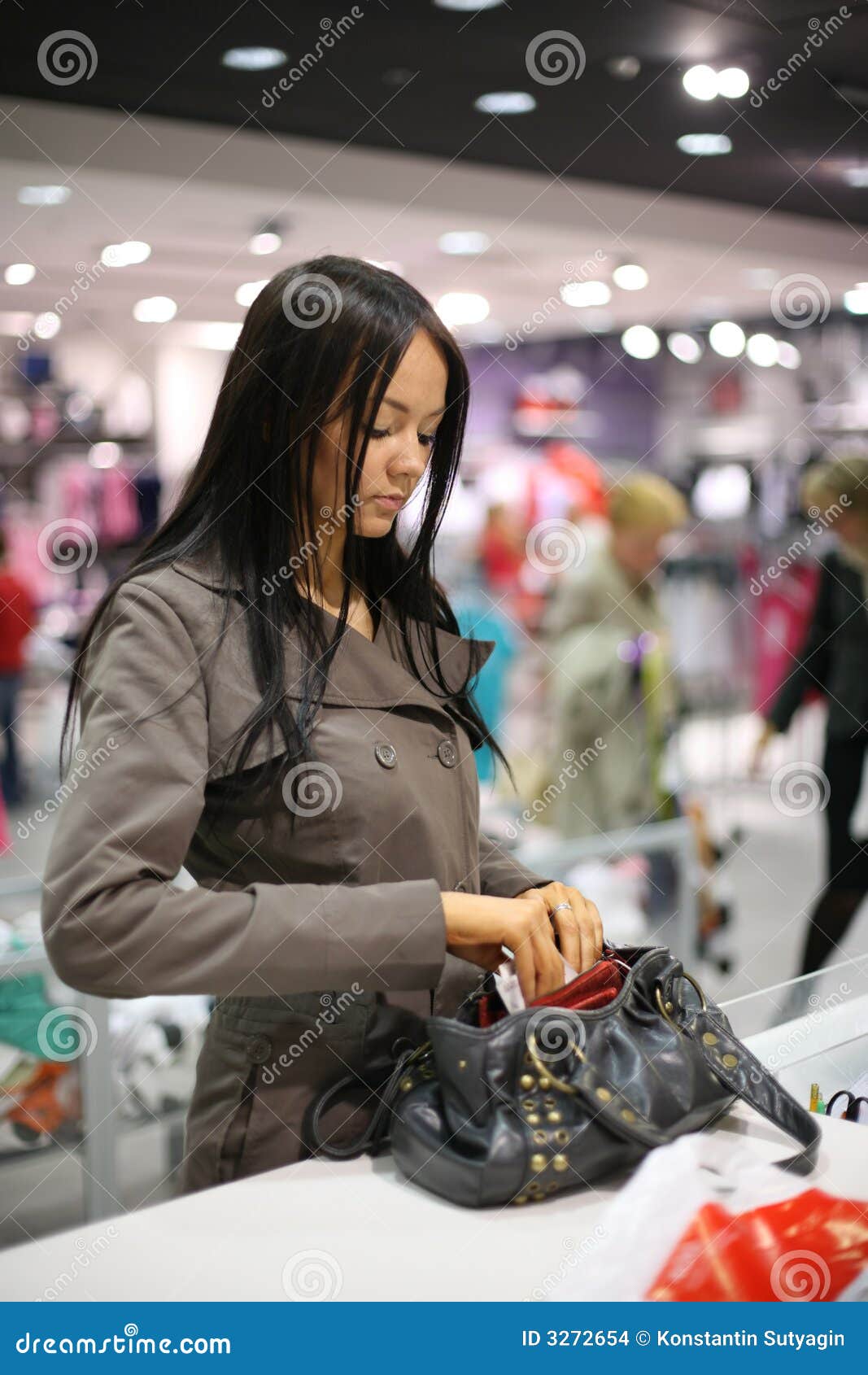 Beautiful woman shopping stock photo. Image of mall, designer - 3272654