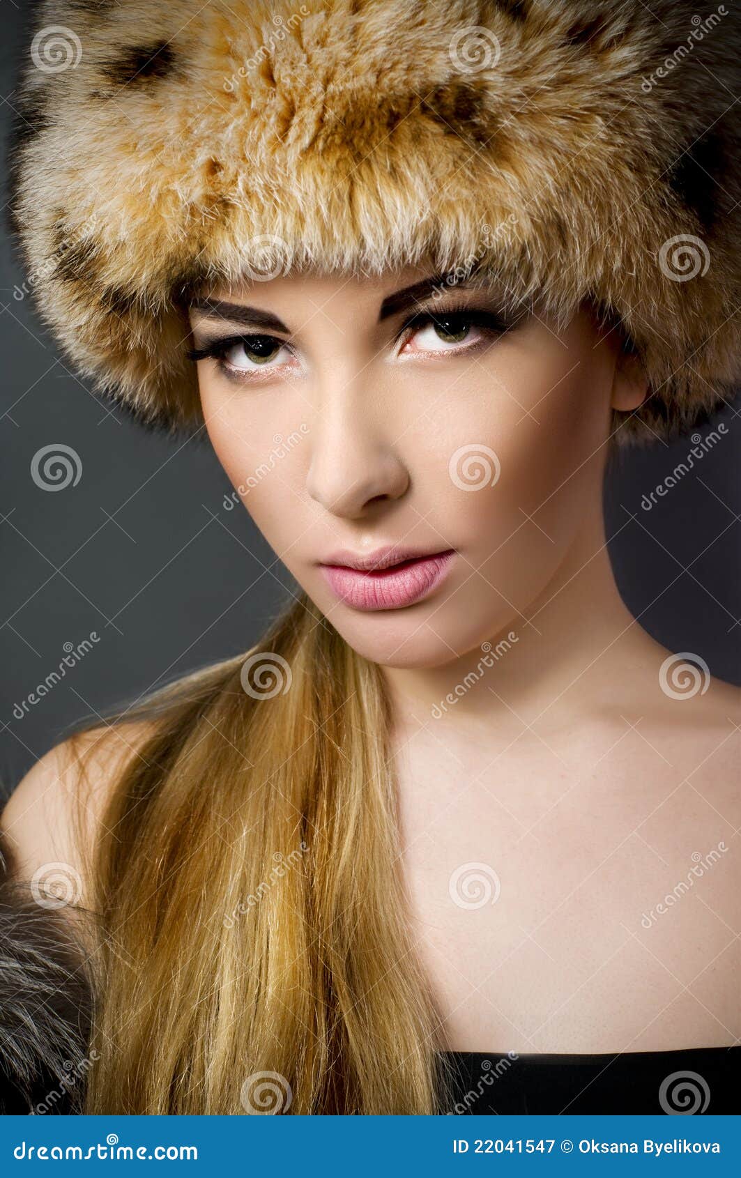 Beautiful Woman Wearing Fur Stock Image - Image of makeup, expensive ...