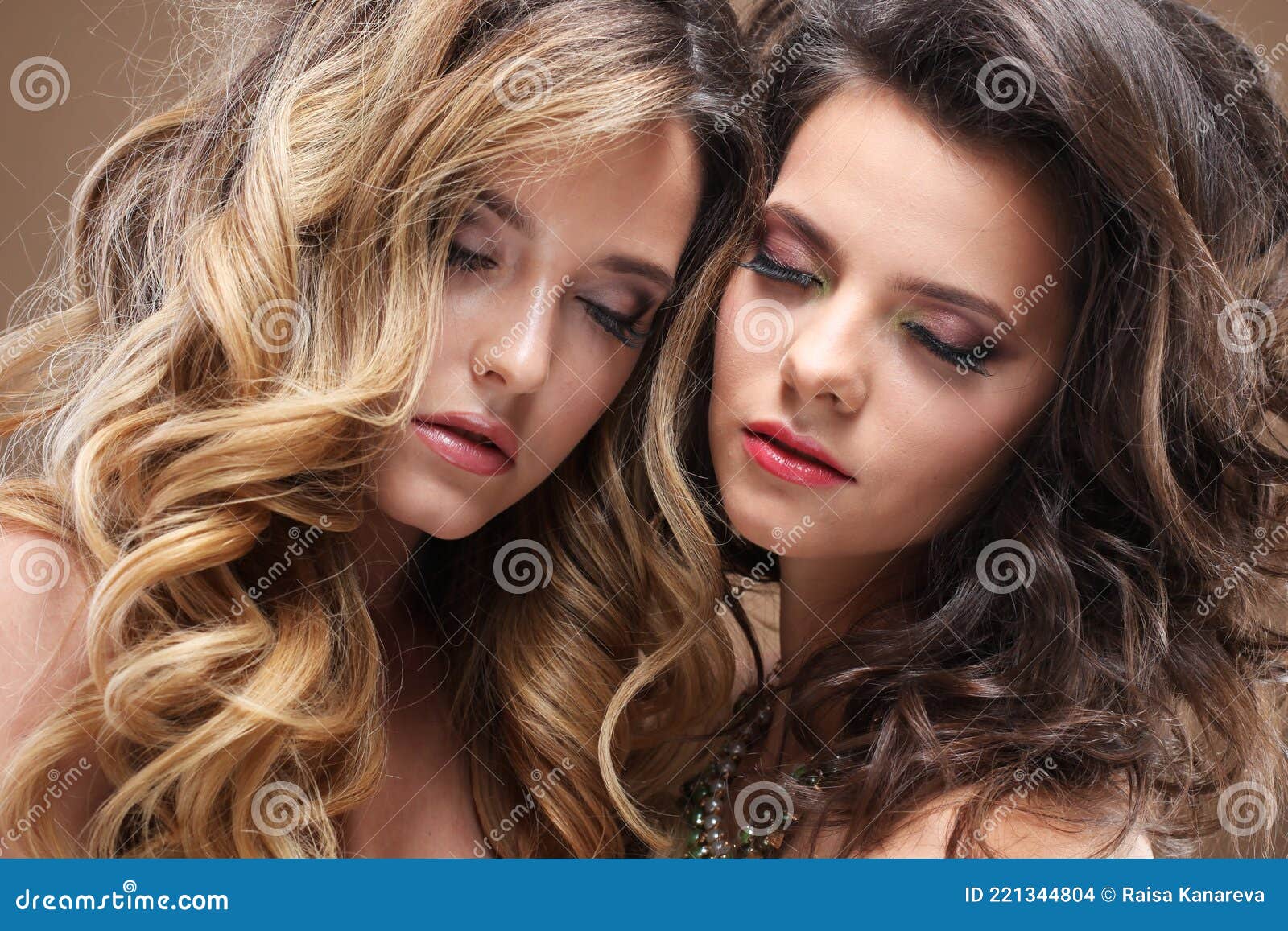 Beautiful Women With Curly Hair Blond And Brunette Stylish Hairstyle