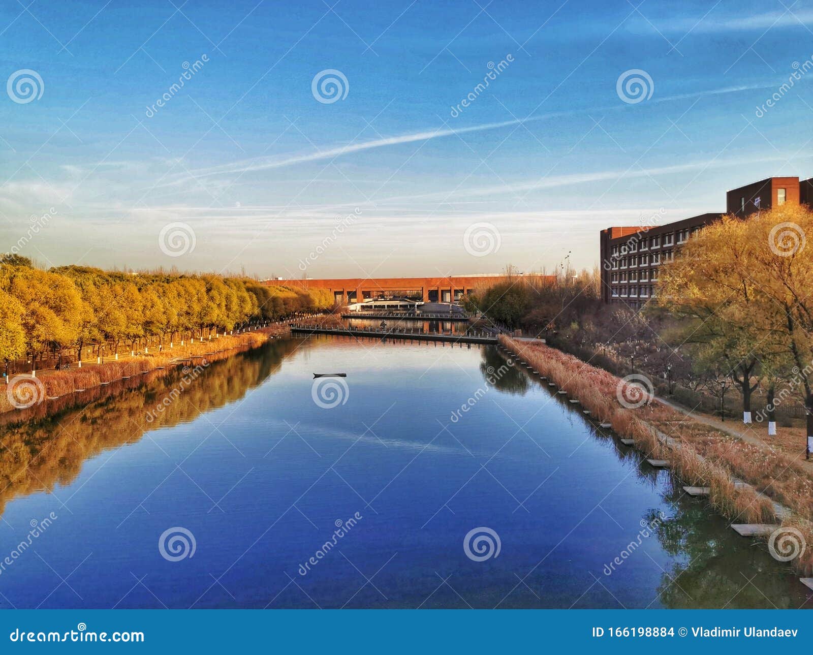 Beautiful and Wonderful Landscape in University 库存照片 - 图片 包括有 美妙, 蓝色 ...
