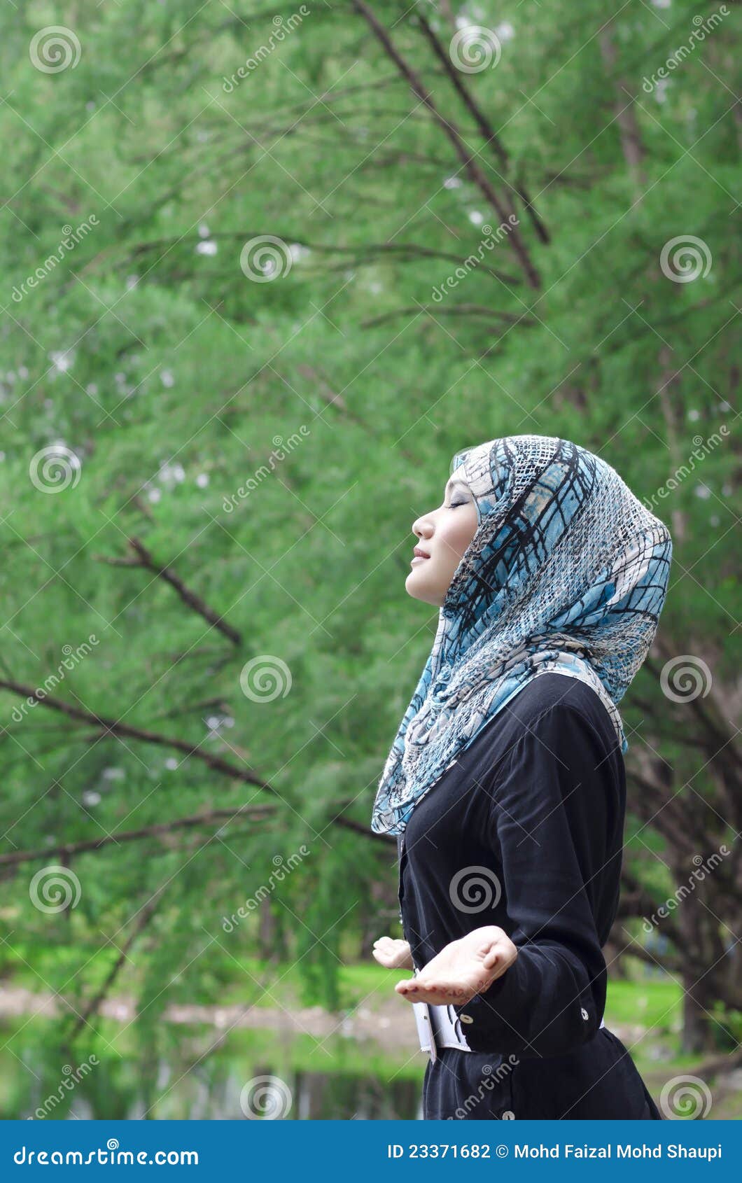 Beautiful young muslimah stock photo. Image of malay - 23371682