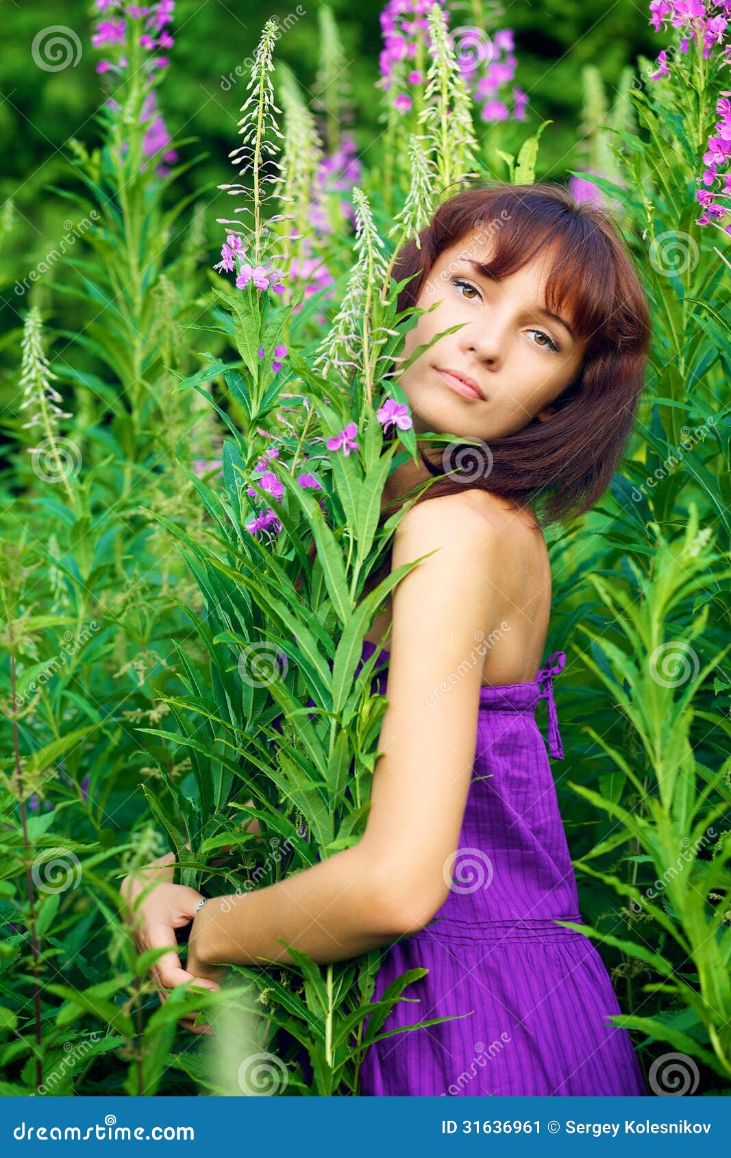Beautiful Young Woman Posing In Green Grass Stock Image Image Of Grass Girl 31636961