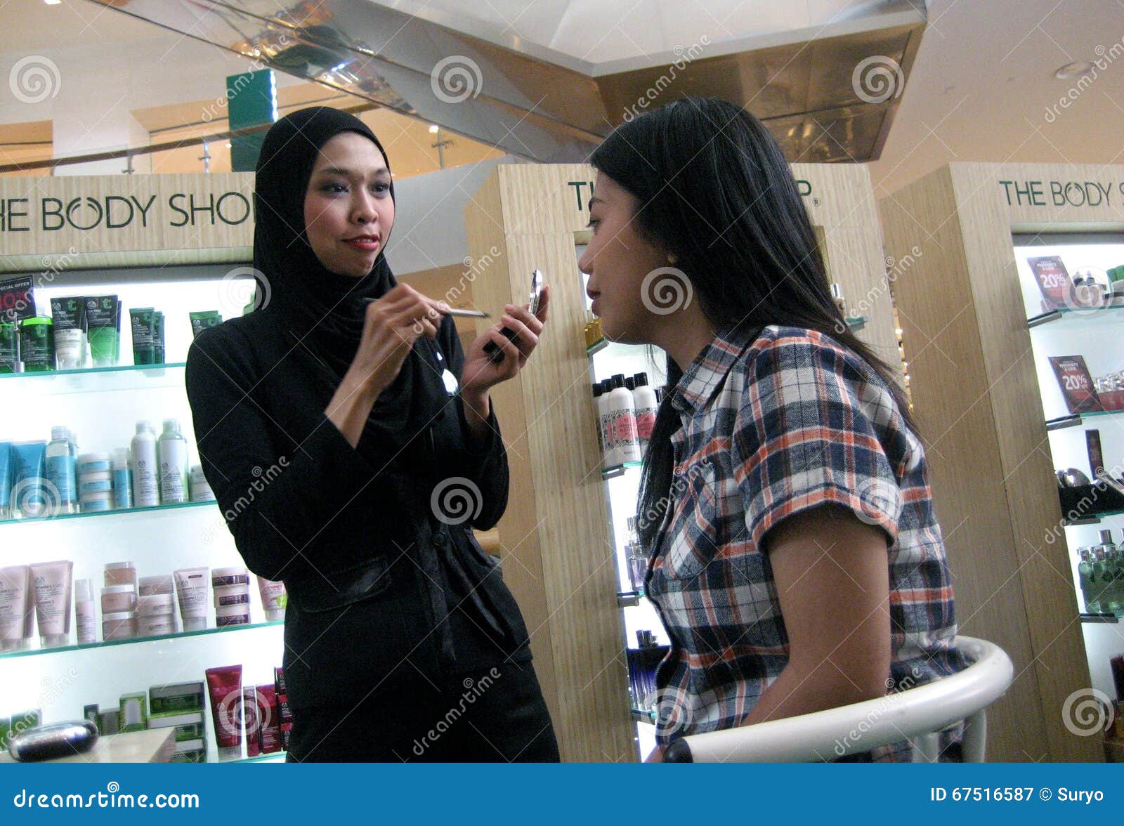 Beauty advisor editorial photography. Image of mall, visitors - 67516587
