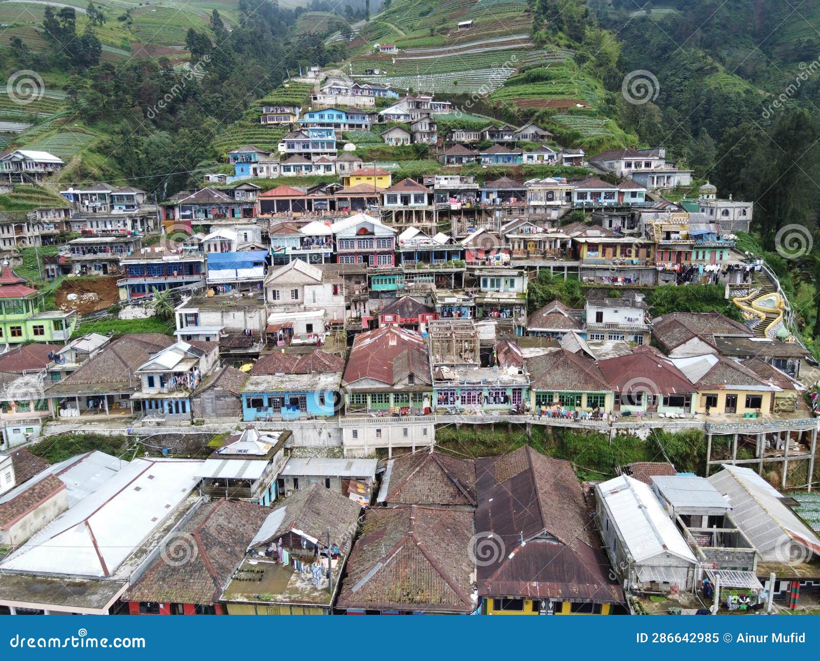 The Beauty of the Architecture of the Arrangement of Terraced Houses of ...