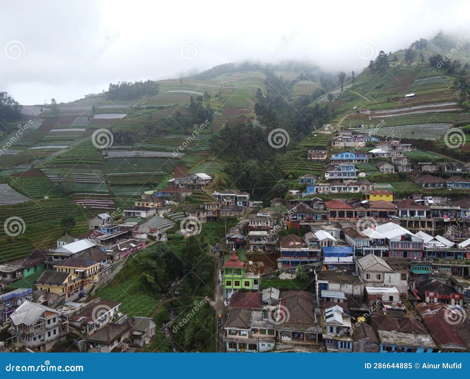 The Beauty of the Architecture of the Arrangement of Terraced Houses of ...