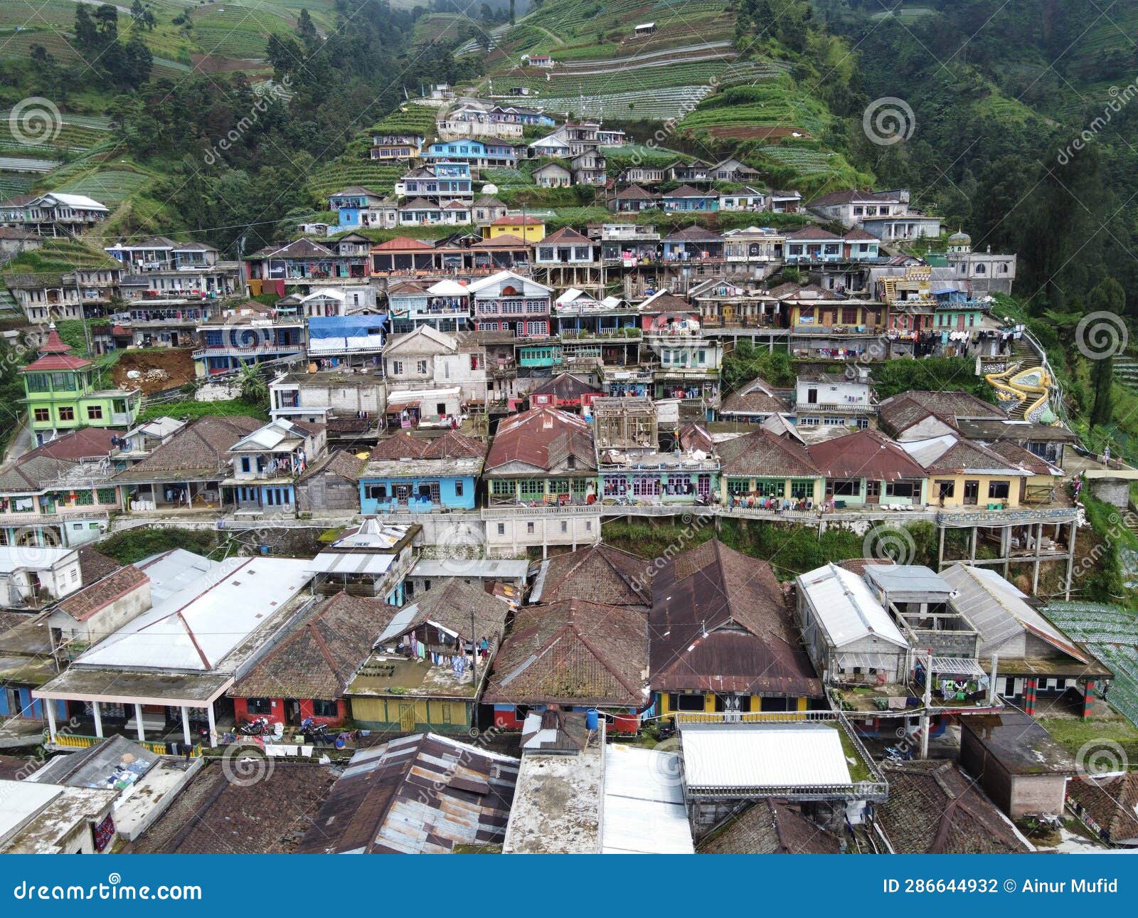 The Beauty of the Architecture of the Arrangement of Terraced Houses of ...