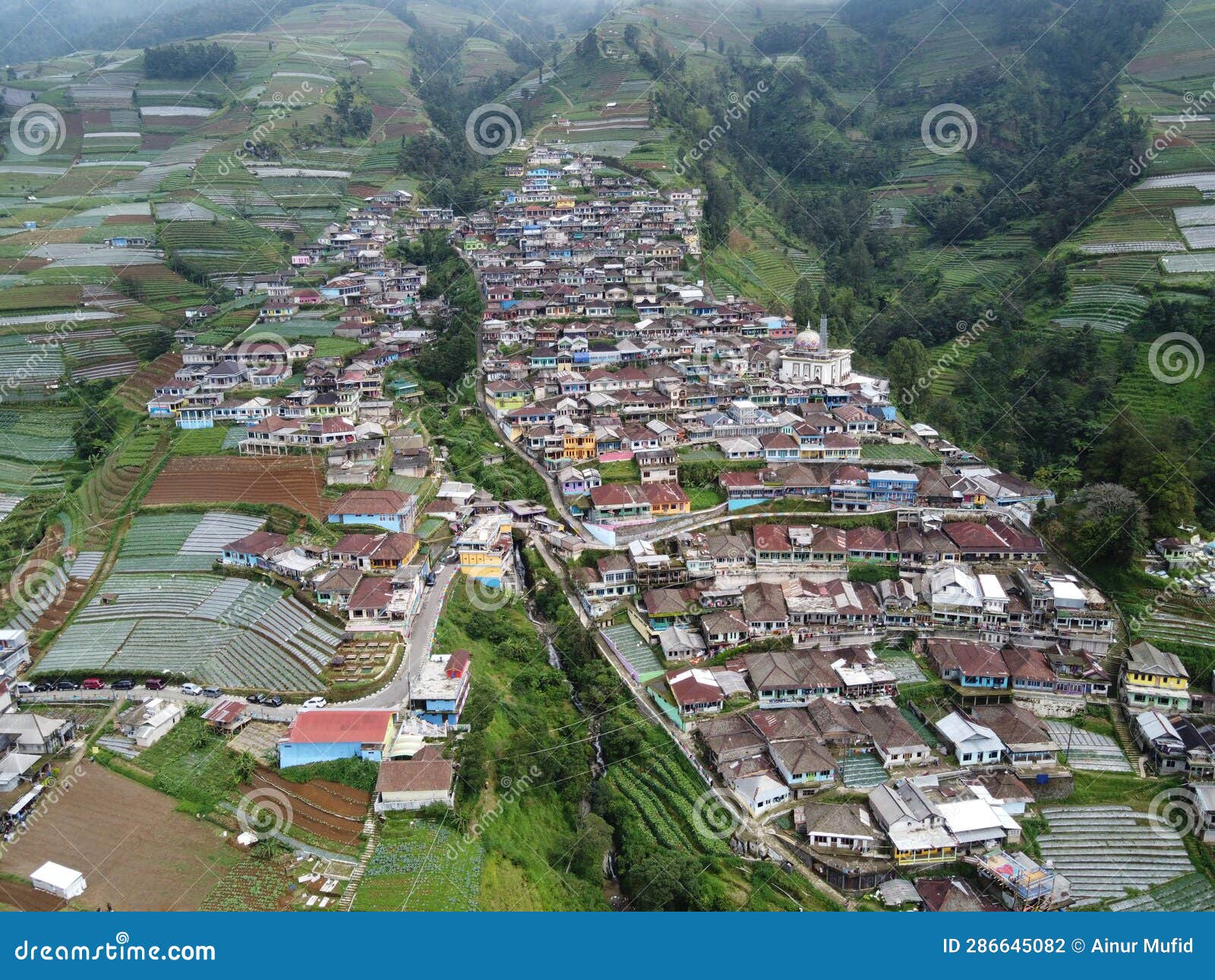The Beauty of the Architecture of the Arrangement of Terraced Houses of ...