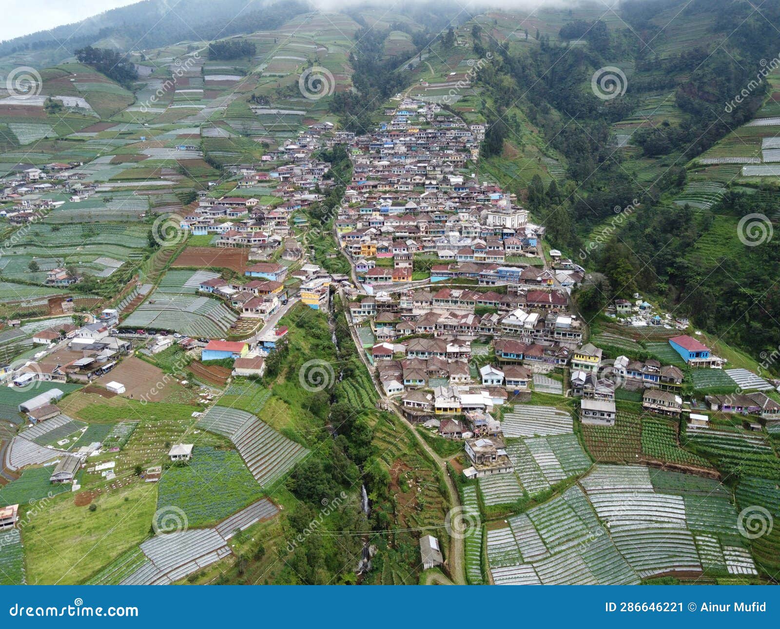 The Beauty of the Architecture of the Arrangement of Terraced Houses of ...