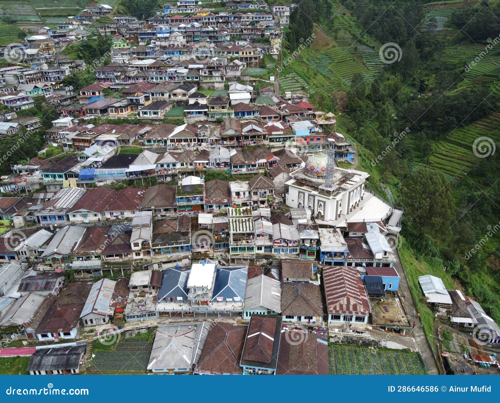 The Beauty of the Architecture of the Arrangement of Terraced Houses of ...