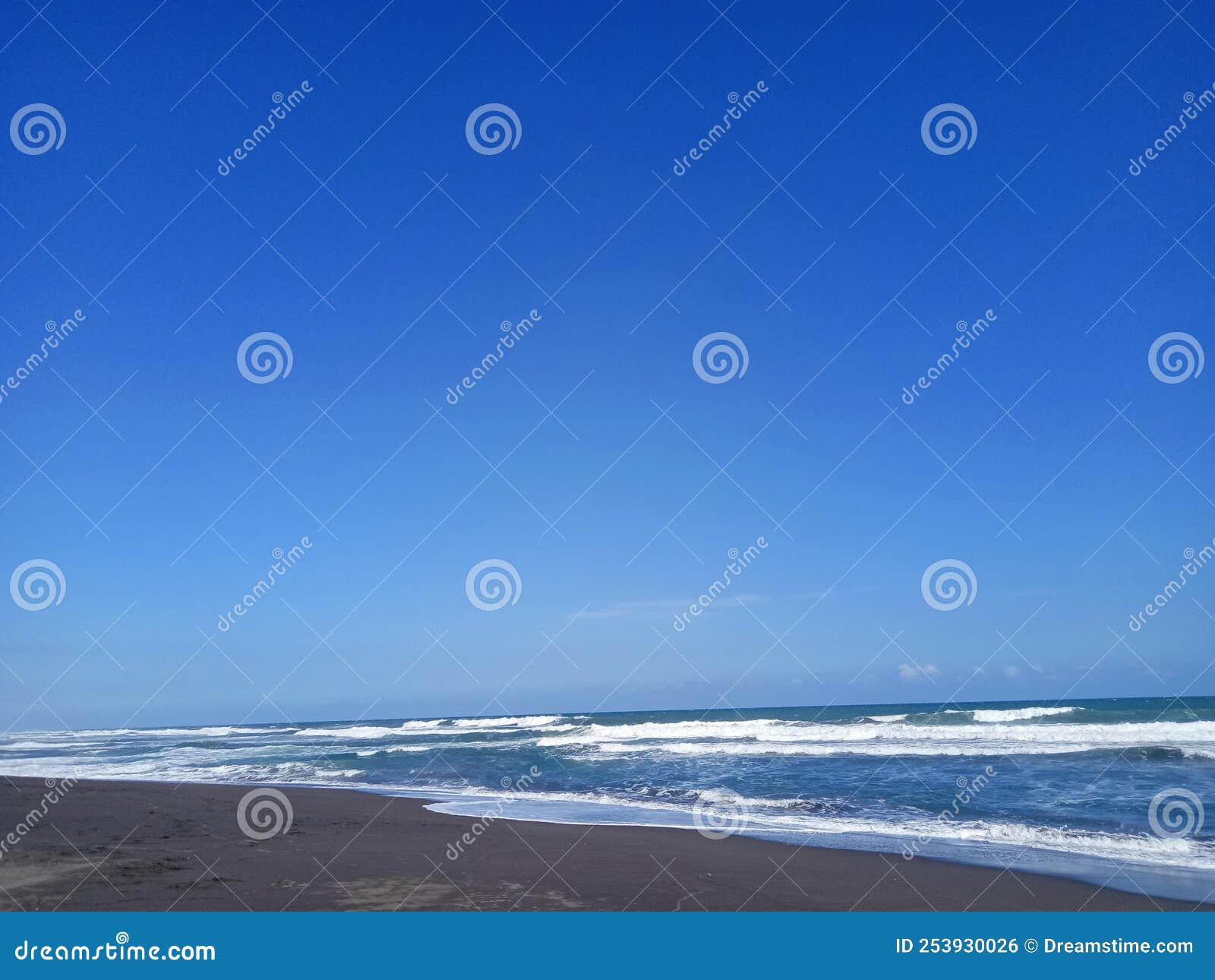 The Beauty of the Beach with Tidal Waves with Blue Water Stock Photo ...