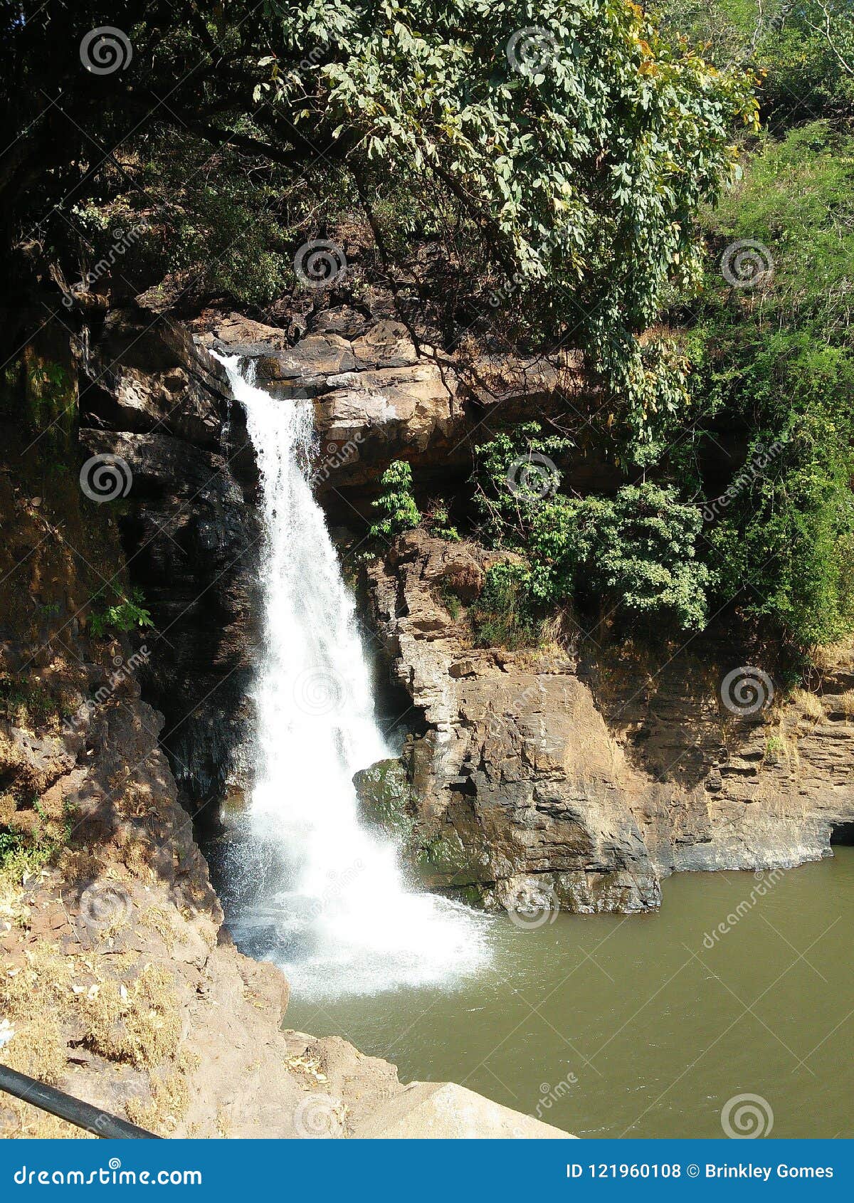 Arvalli Waterfall stock photo. Image of reflection, beauty - 121960108